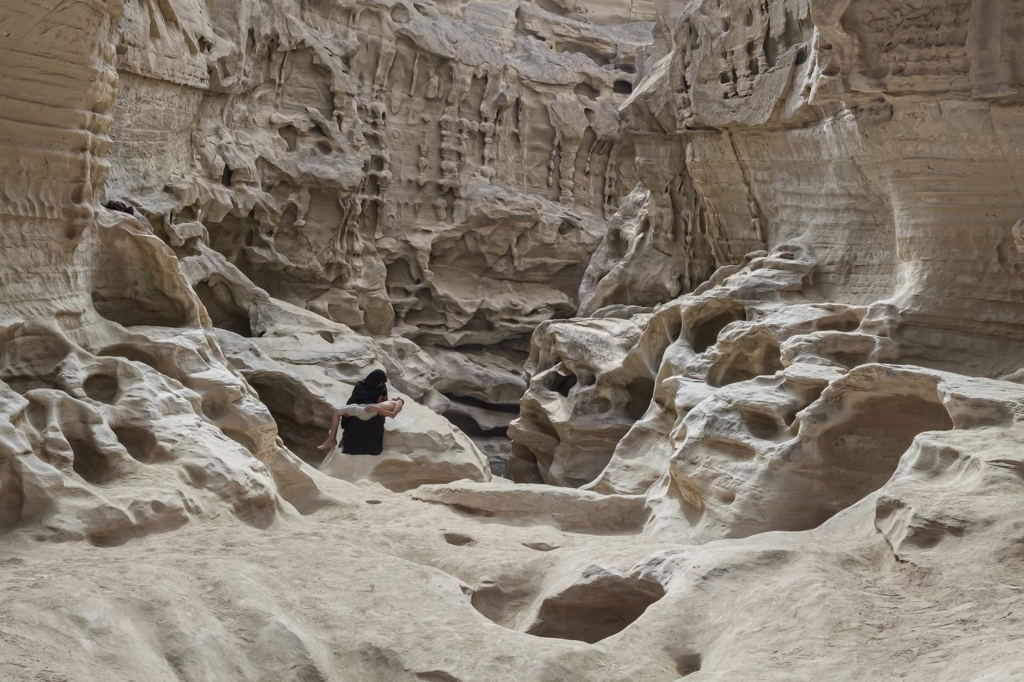 Gohar Dashti Reimagines The Effects Of War, Migration, And Displacement ...