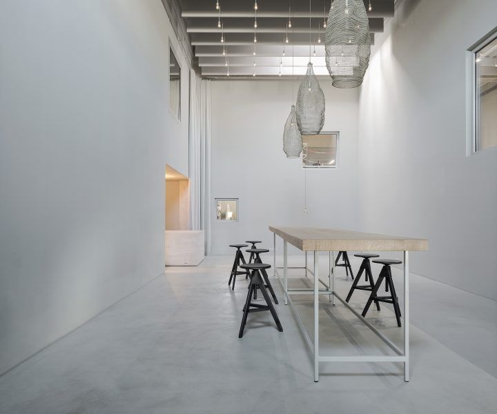 Club Traube Is An Aesthetically Grand Concrete Wine Store In Germany ...