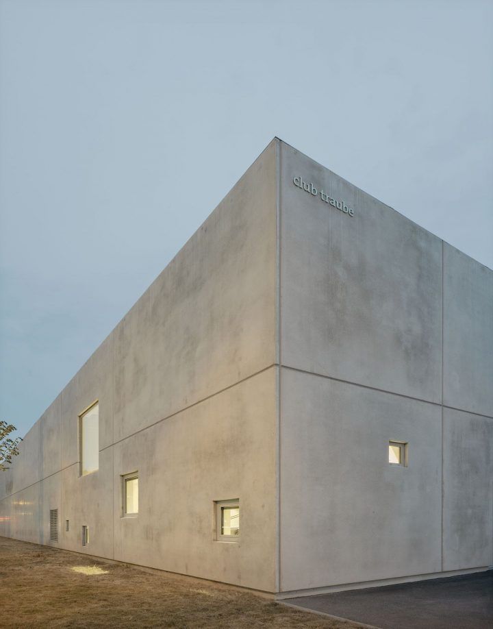 Club Traube Is An Aesthetically Grand Concrete Wine Store In Germany ...