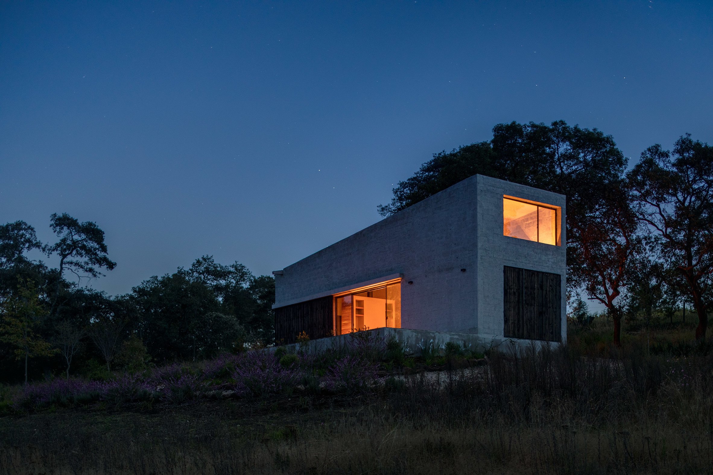 “A Container Of Views”: Simplicity Is King In The Aculco House In ...