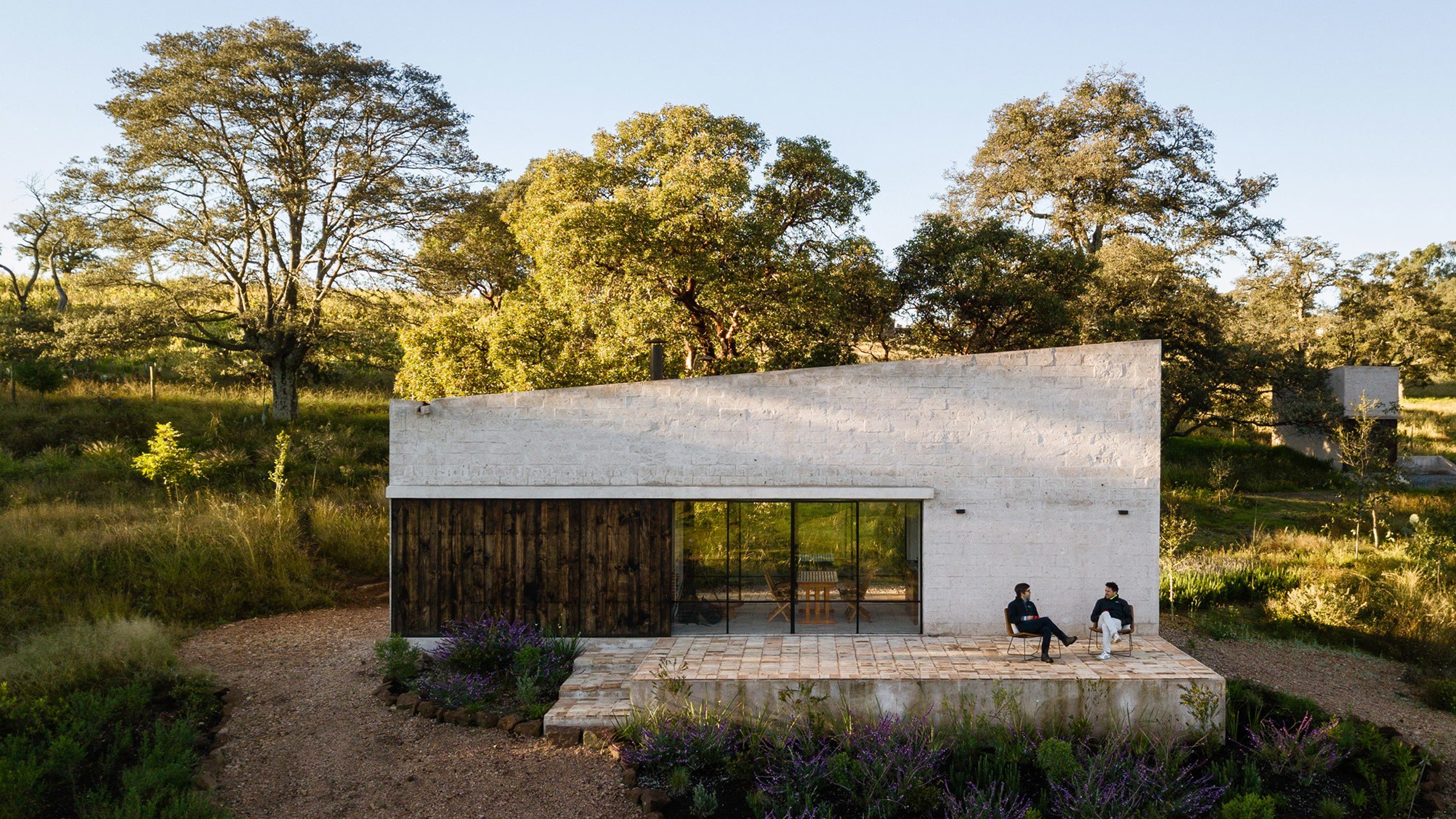 “A Container Of Views”: Simplicity Is King In The Aculco House In ...
