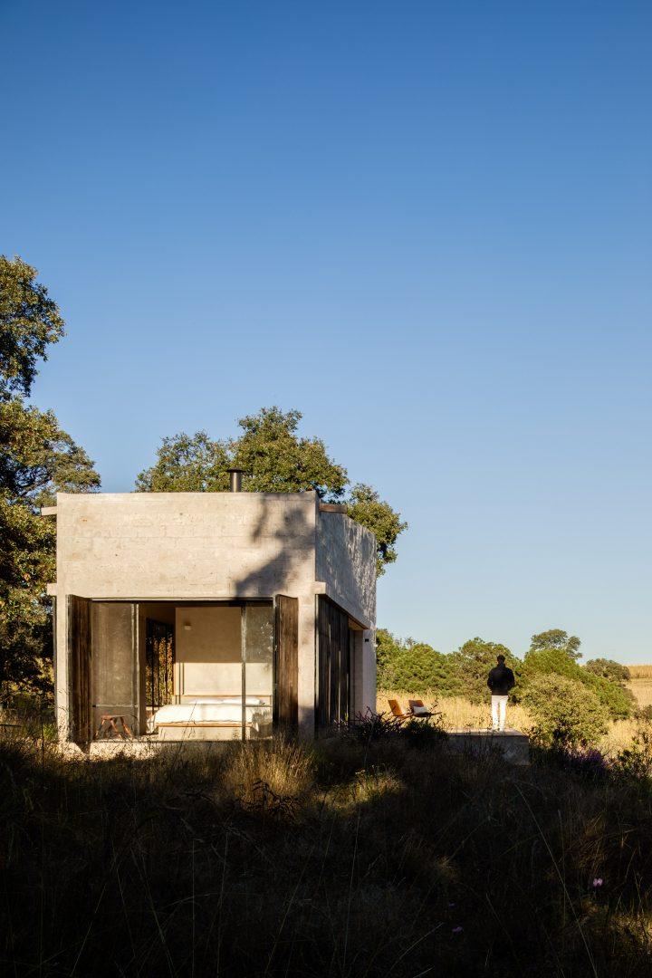 “A Container Of Views”: Simplicity Is King In The Aculco House In ...