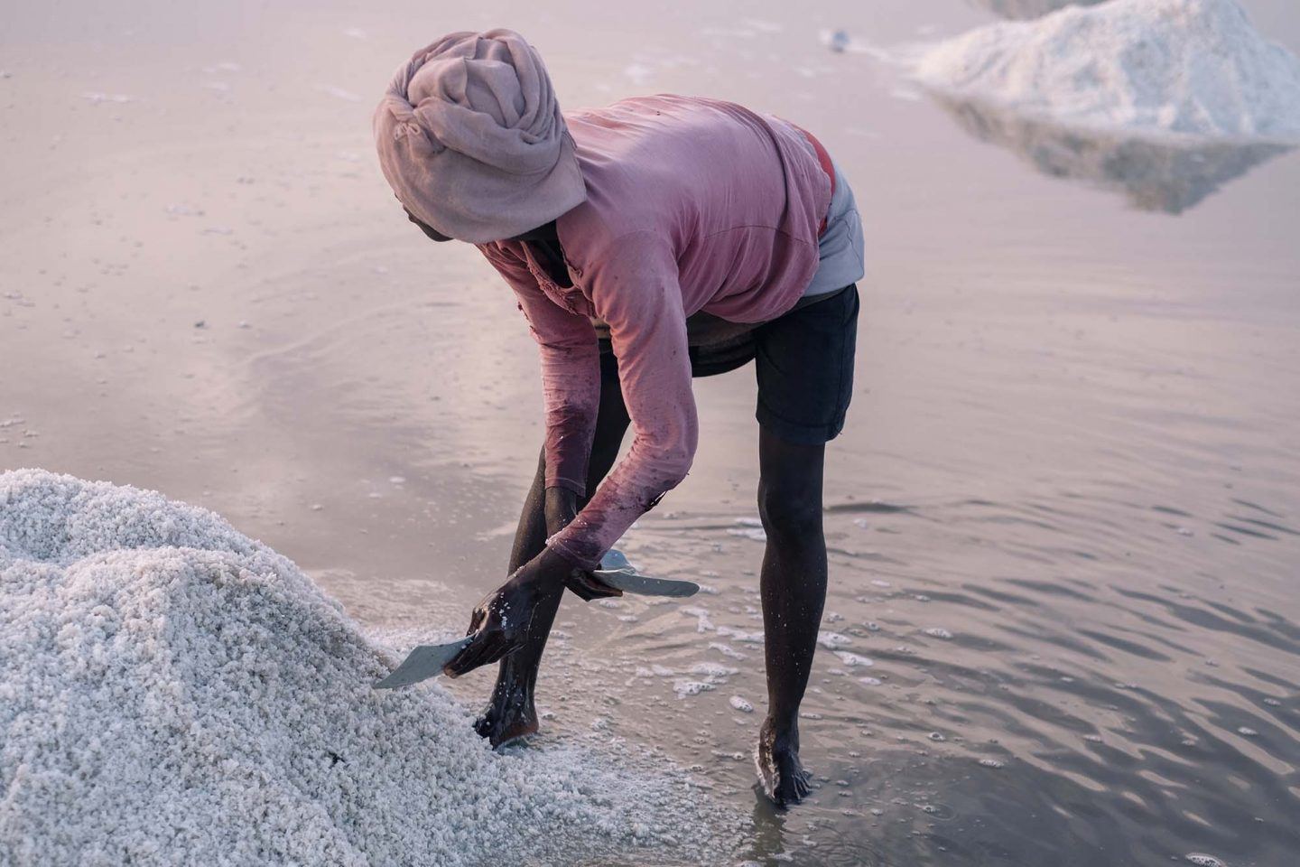 Salt Winning In The Songor Lagoon: Adrian Morris Photographs The ...