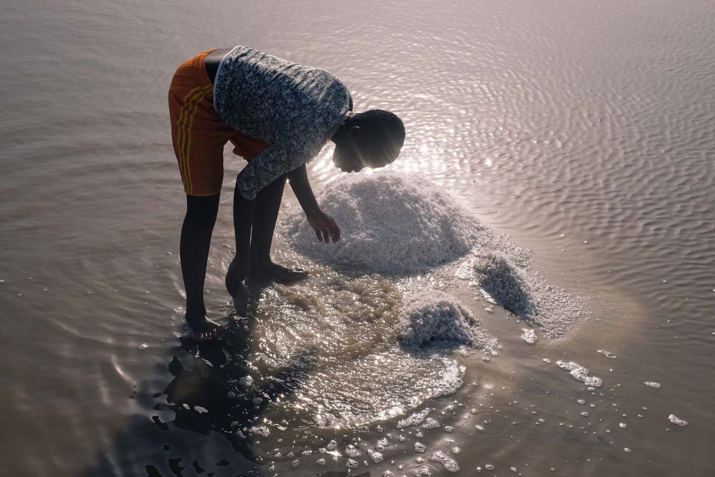 Salt Winning In The Songor Lagoon: Adrian Morris Photographs The ...