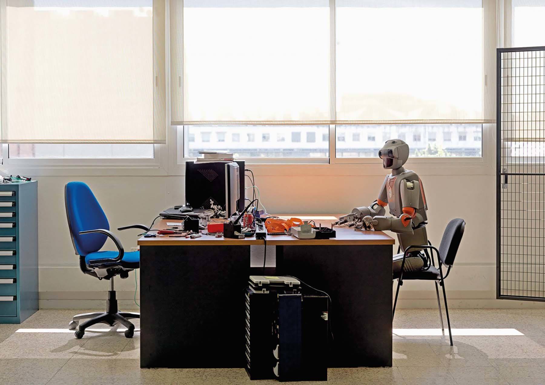 Vincent Fournier Humanizes Technology In A Series That Documents Robots ...