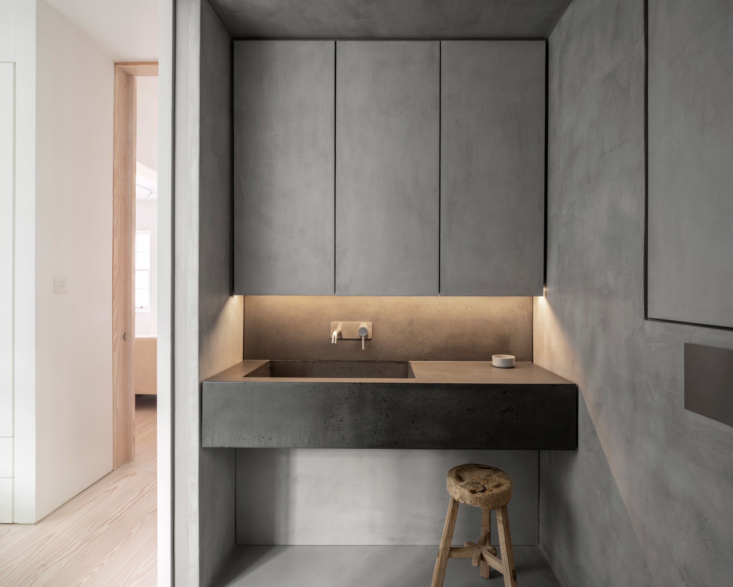 This Pared-Back London Apartment Enables Modern Living In A Modest ...