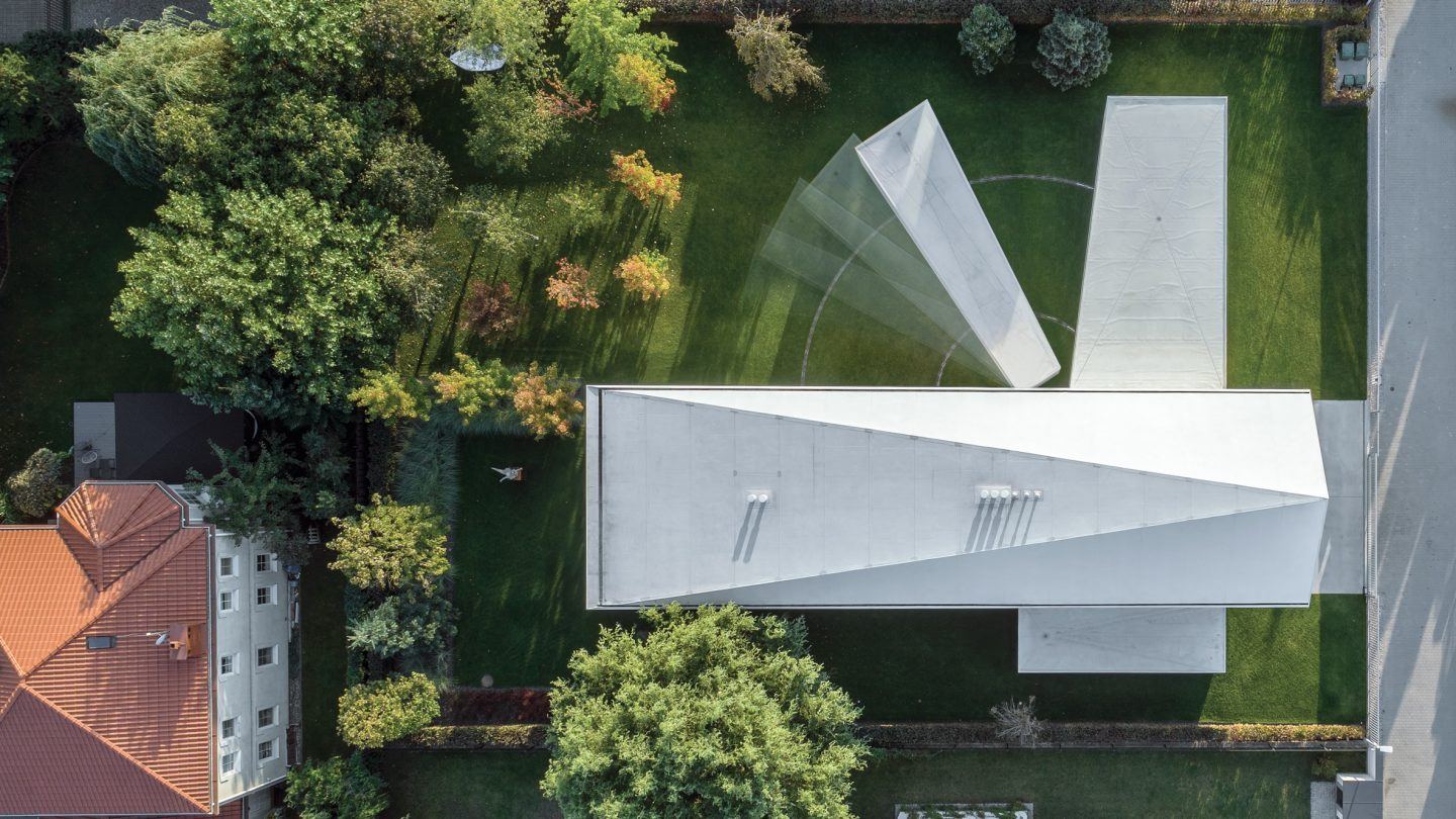 This House In Poland Features A Rotating Terrace That Follows The Sun ...