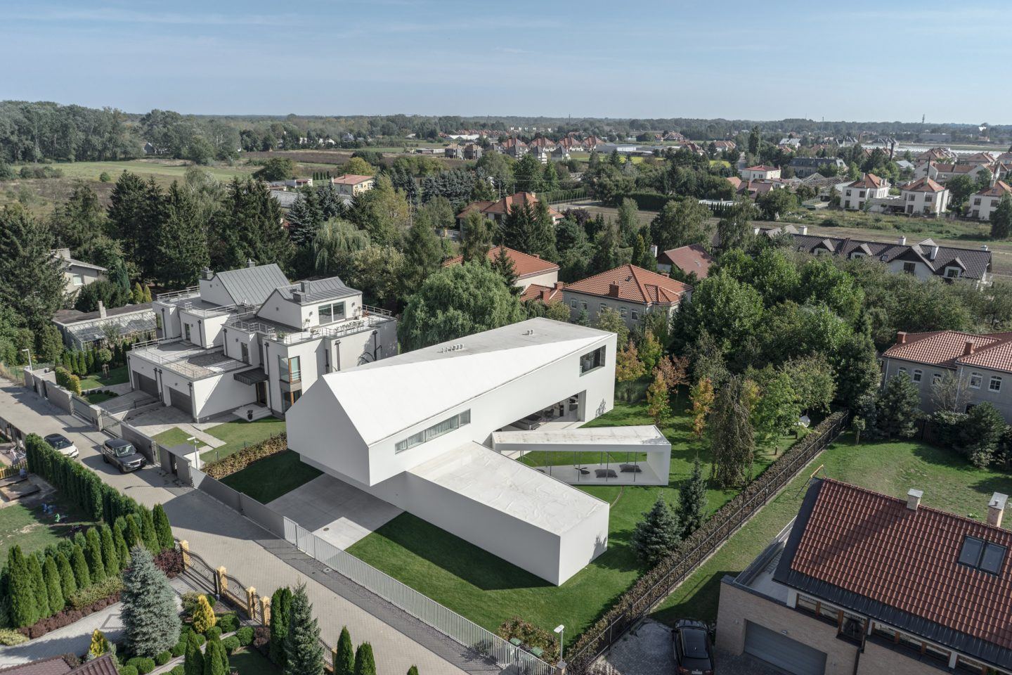 This House In Poland Features A Rotating Terrace That Follows The Sun ...