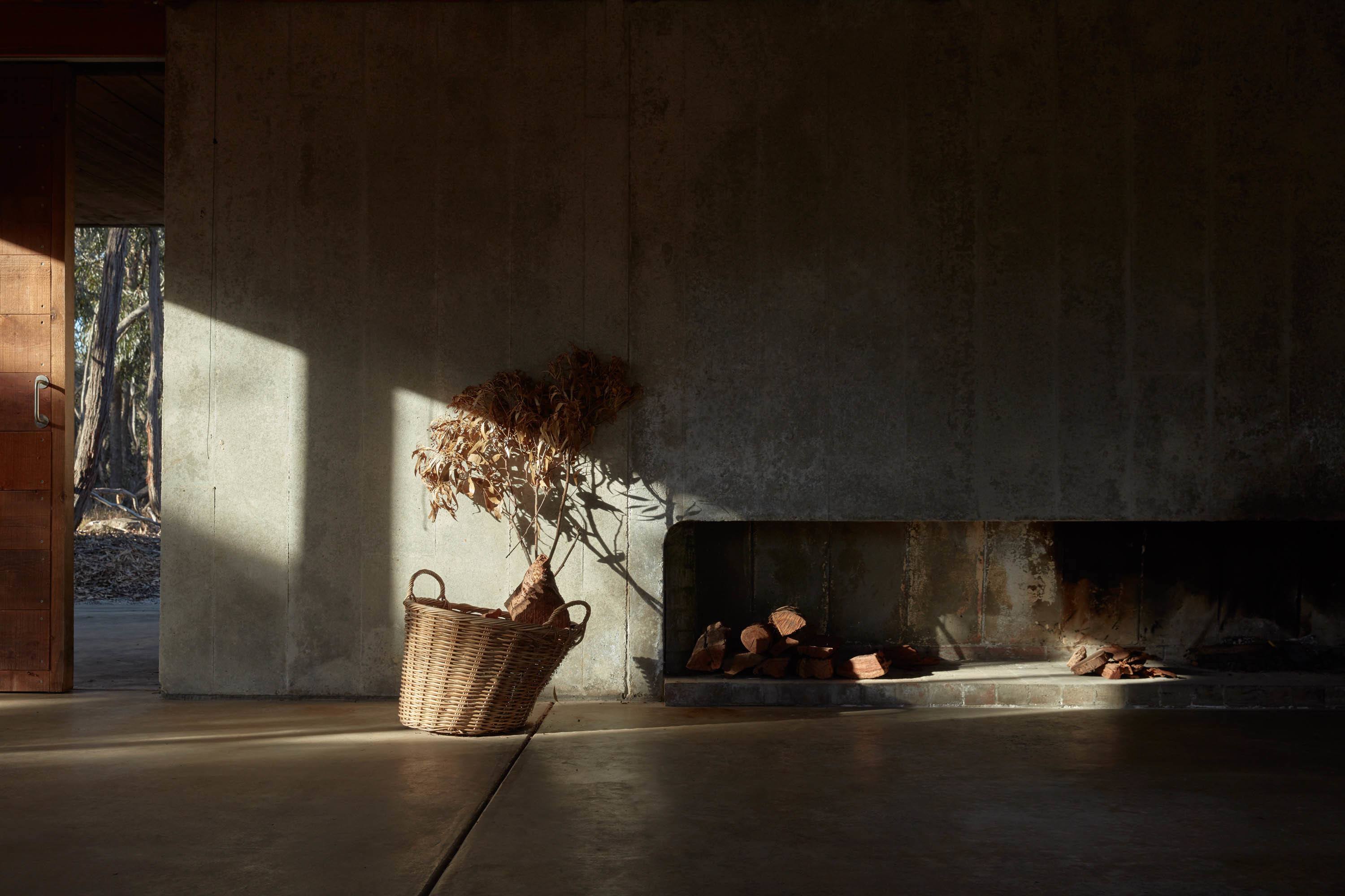 Materials Age Gracefully In The Home Of Australian Architect Paul Couch ...