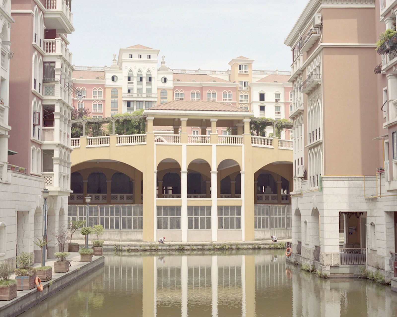In China, Cian Oba-Smith Photographs The Copycat Towns That Replicate ...