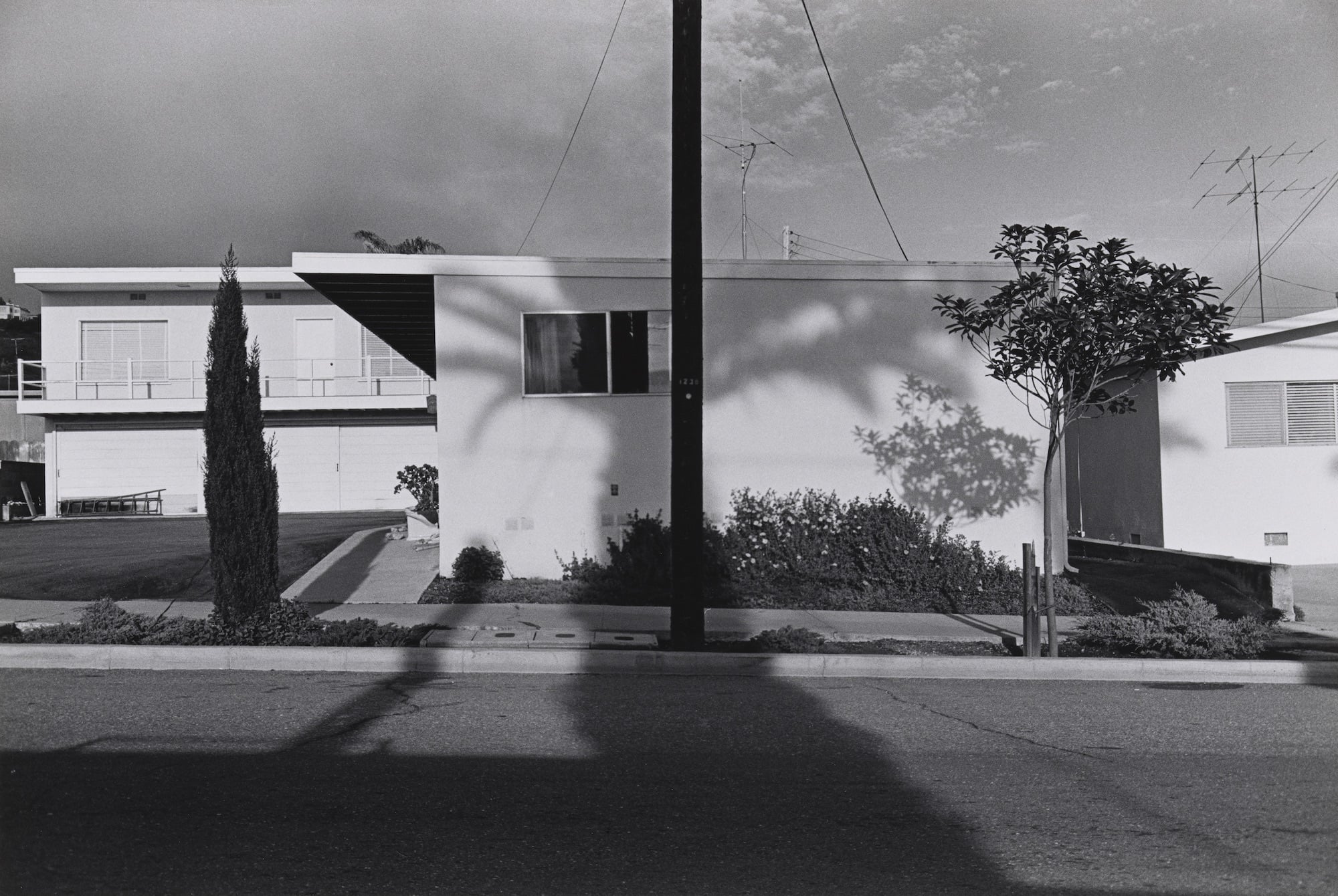 The Photography Of Henry Wessel Reminds Us To Stop, Observe, And ...
