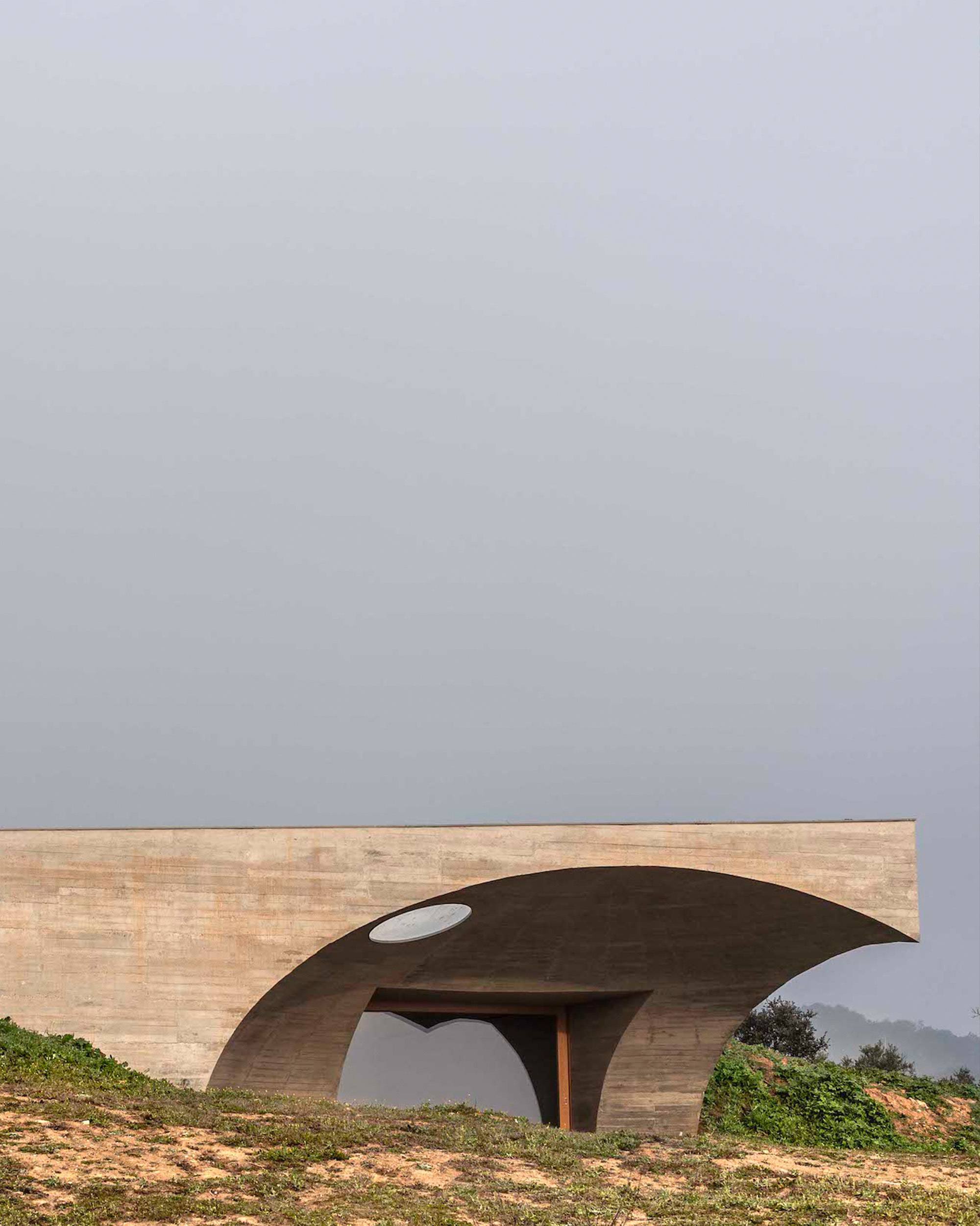 An Irregular Dome Shaped Like A Tidal Wave Marks This House In Monsaraz ...