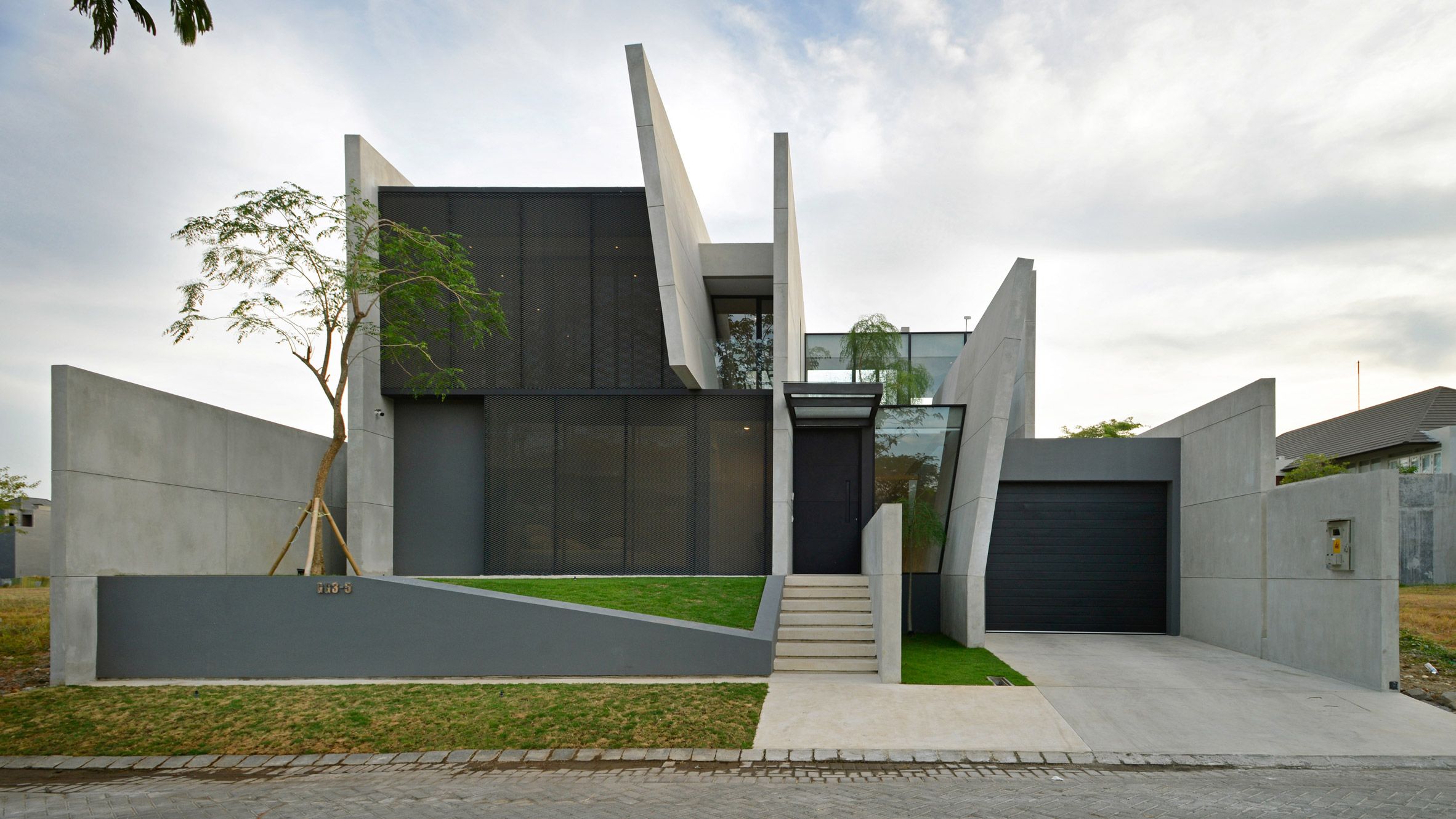 In Indonesia, Angled Partition Walls Slice Through The Contemporary ...