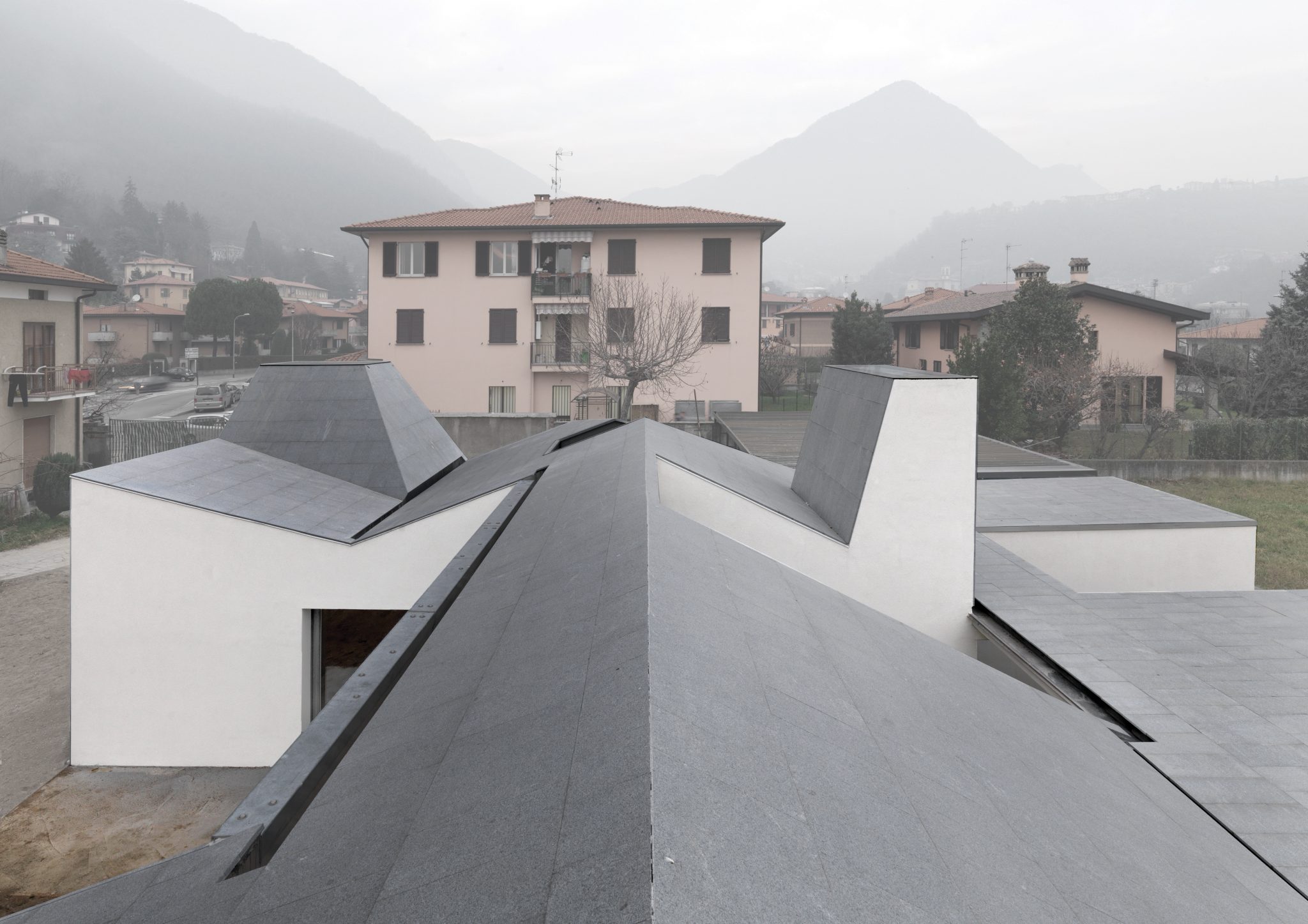 The Design And Character Of Wiggly House In Como Reflects The Essence ...