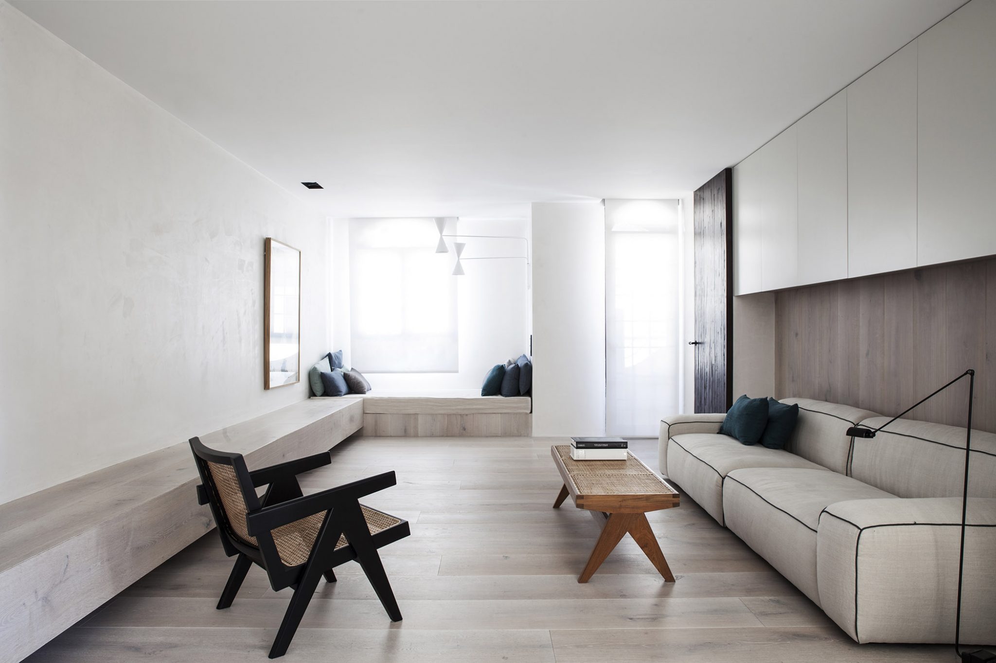 A Neutral Color Palette And Bespoke Interiors Define This Sophisticated ...