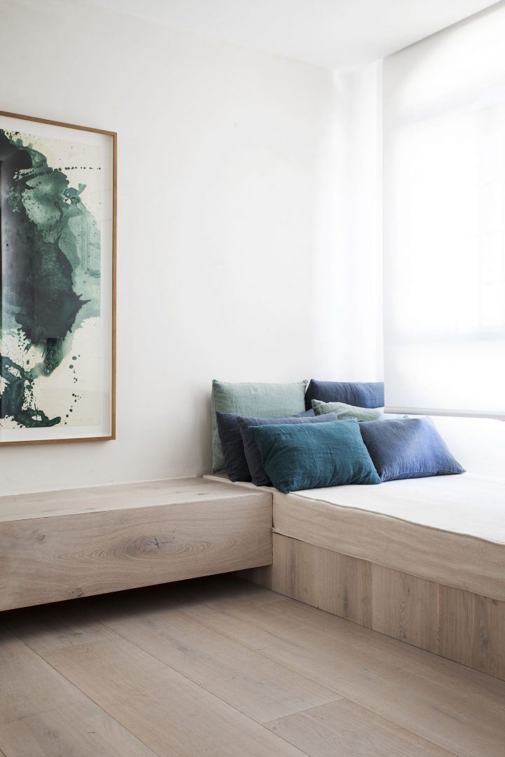 A Neutral Color Palette And Bespoke Interiors Define This Sophisticated ...