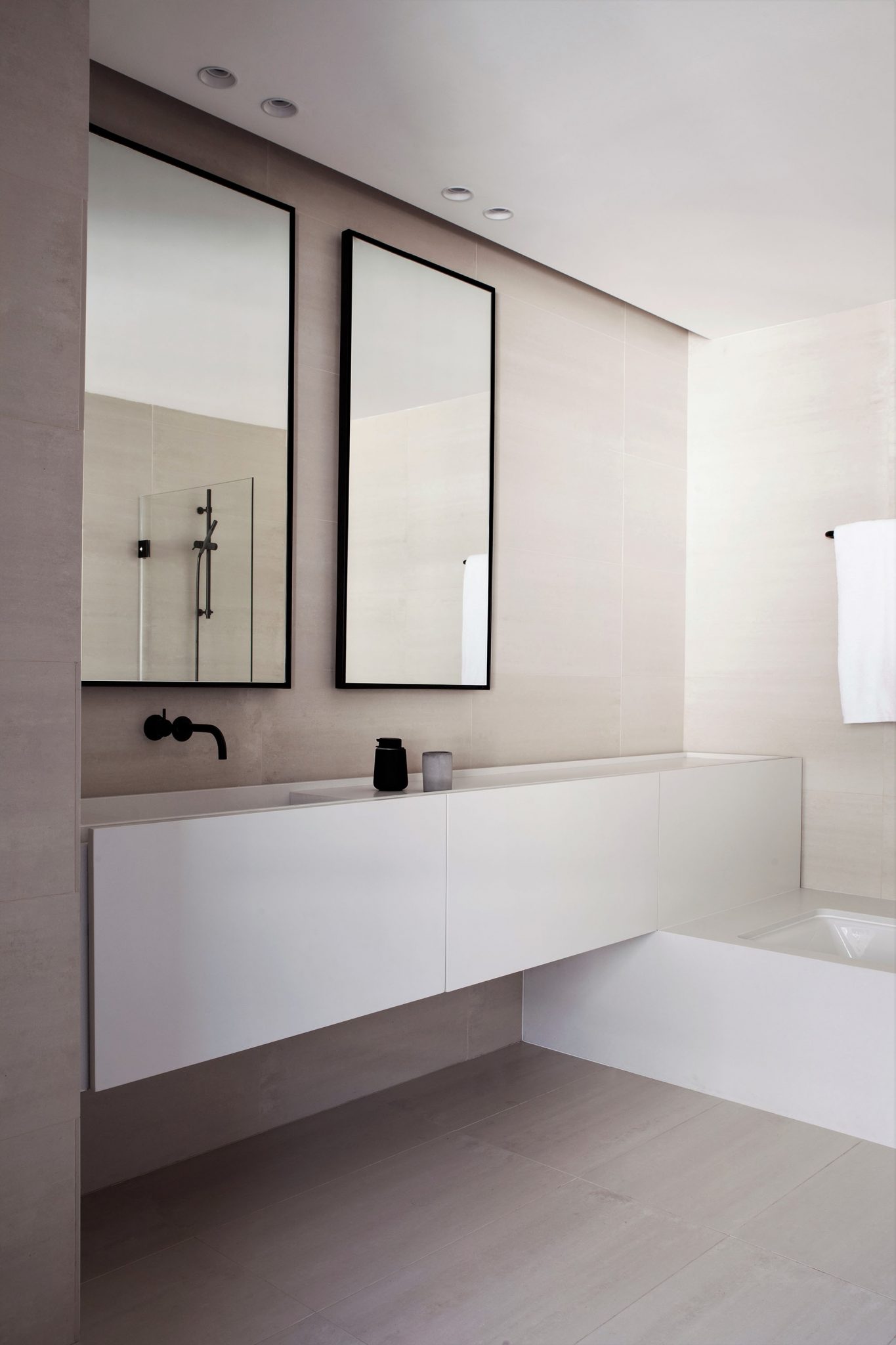 A Neutral Color Palette And Bespoke Interiors Define This Sophisticated ...