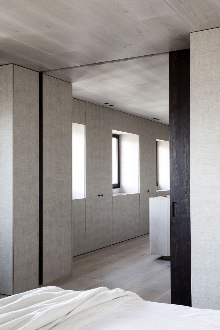 A Neutral Color Palette And Bespoke Interiors Define This Sophisticated ...