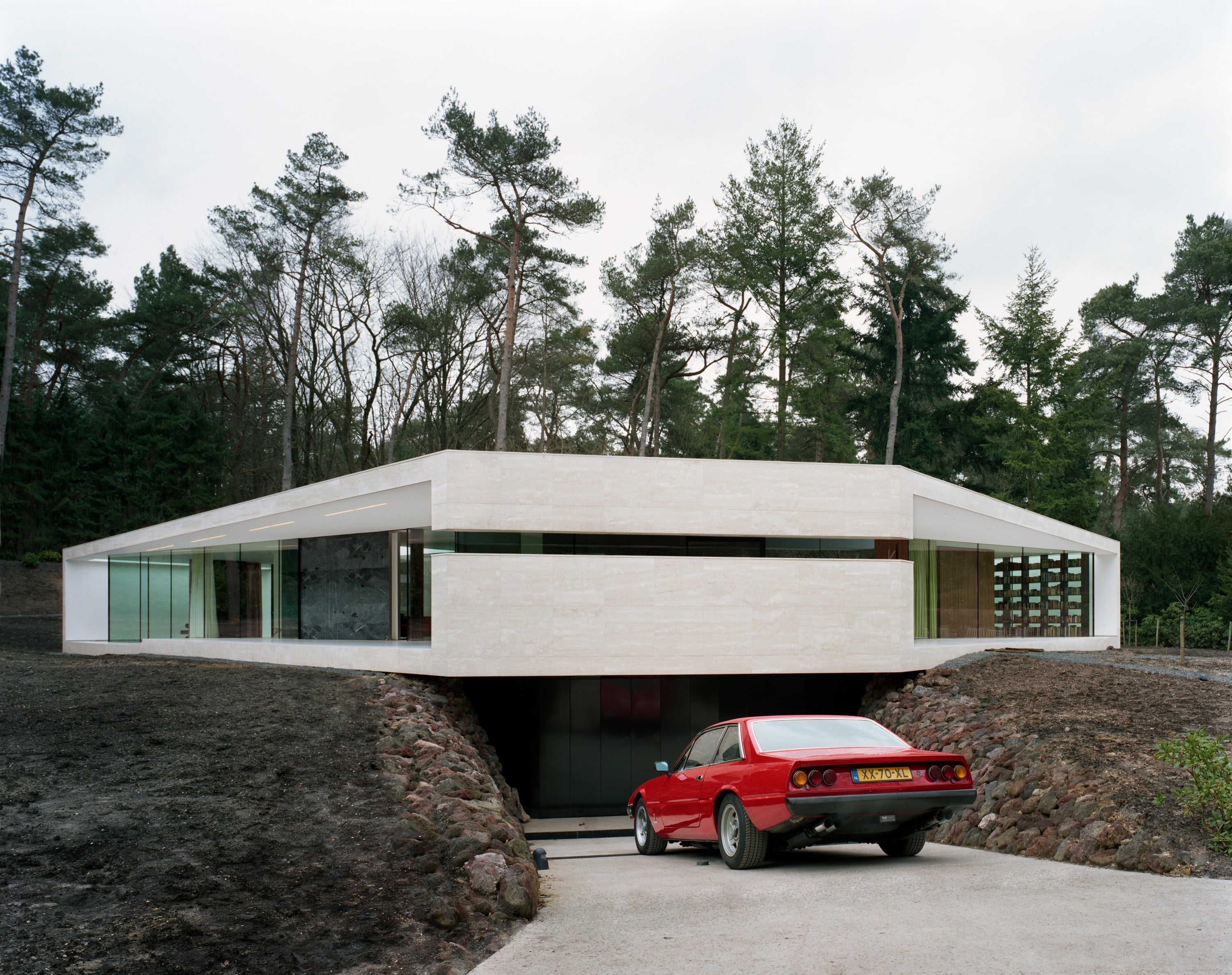 Bruce Rowe’s Structures Explores The Phenomenon Of Light - IGNANT