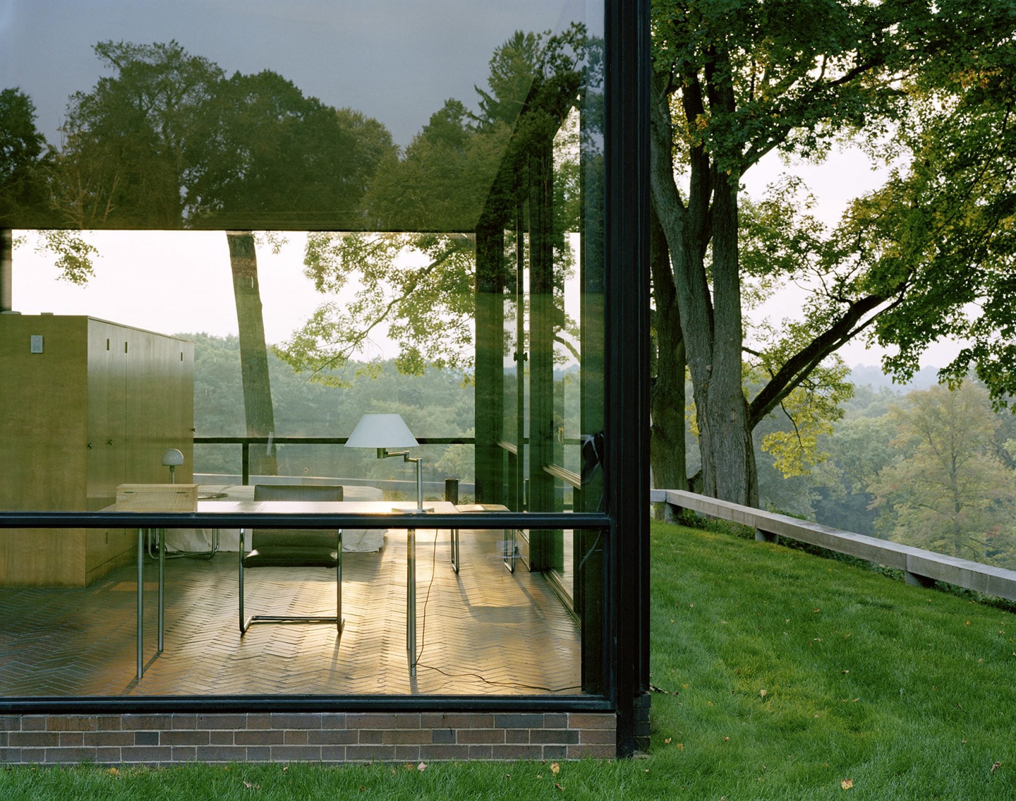 Life In Philip Johnson’s The Glass House, An Icon Of Modernist ...