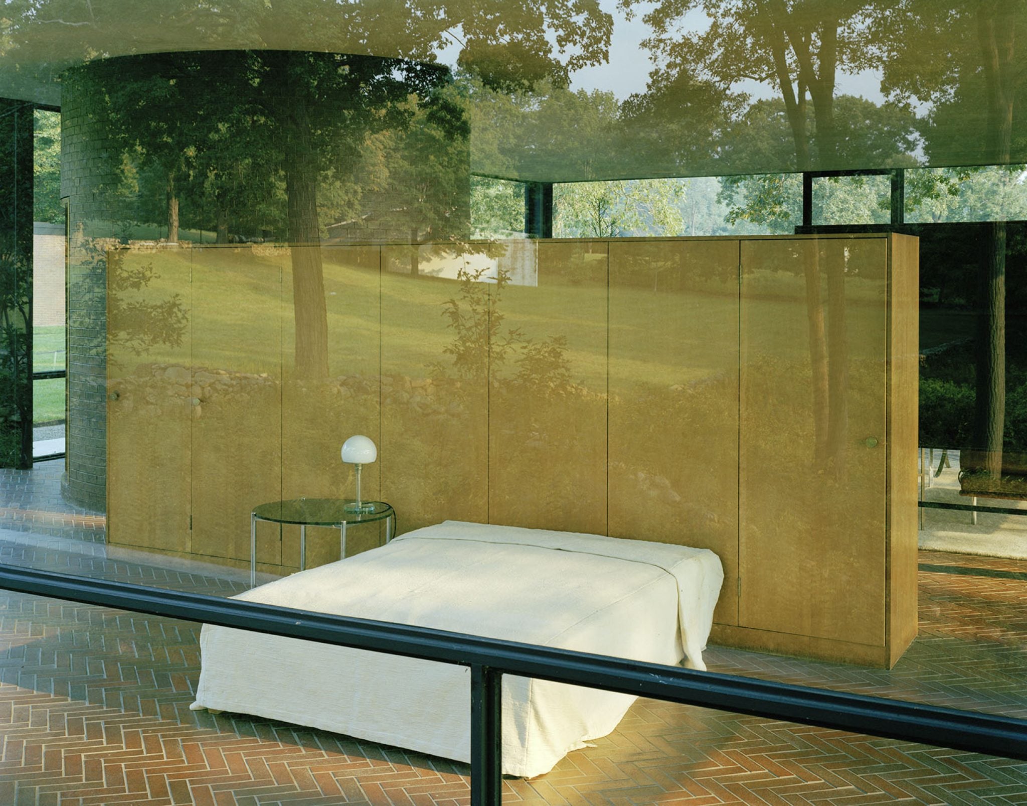 Life In Philip Johnson’s The Glass House, An Icon Of Modernist ...