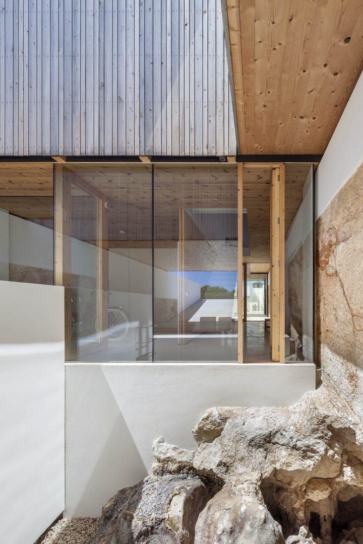 Marià Castelló Martínez Designs “A House Nested In The Stone” On A ...