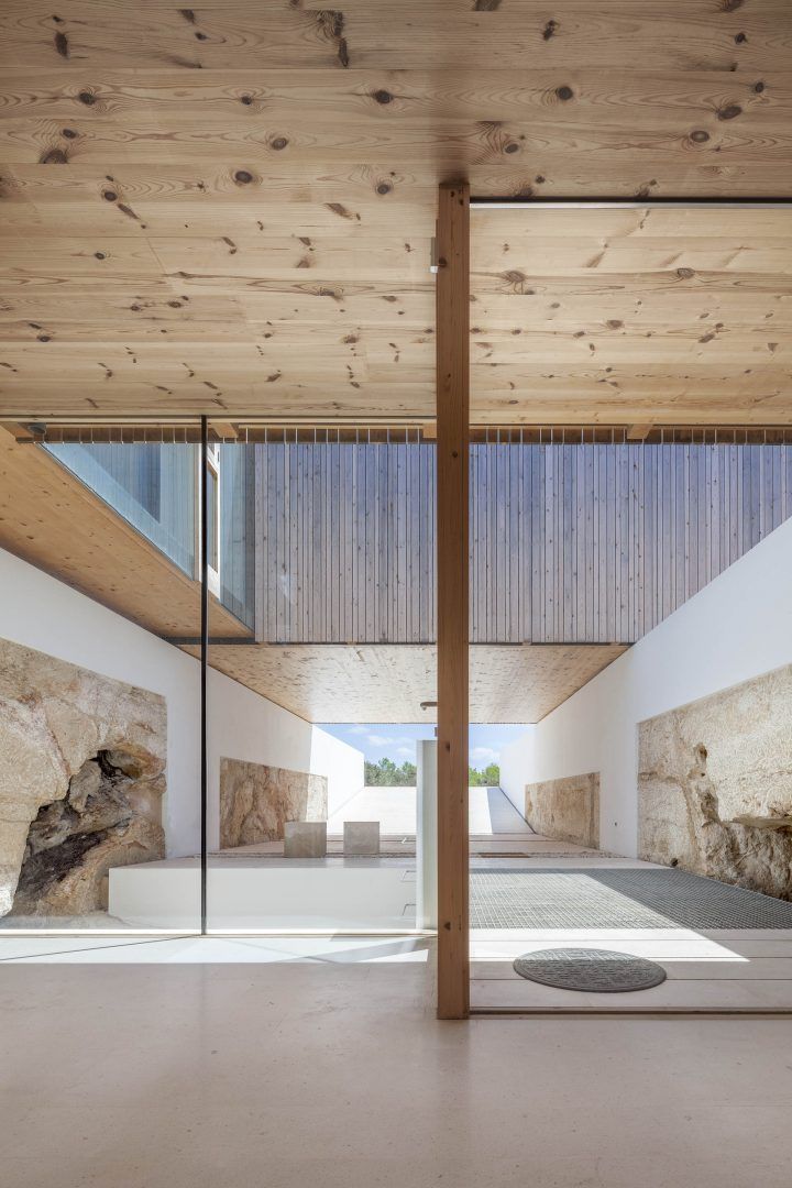 Marià Castelló Martínez Designs “A House Nested In The Stone” On A ...