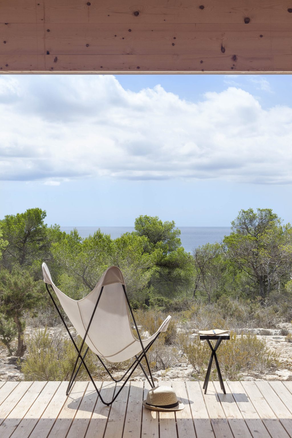 Marià Castelló Martínez Designs “A House Nested In The Stone” On A ...