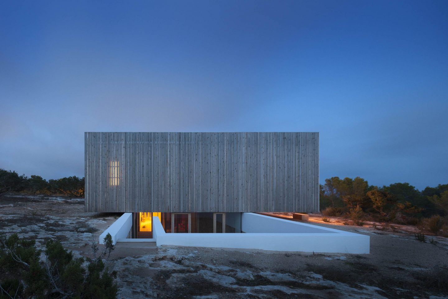 Marià Castelló Martínez Designs “A House Nested In The Stone” On A ...