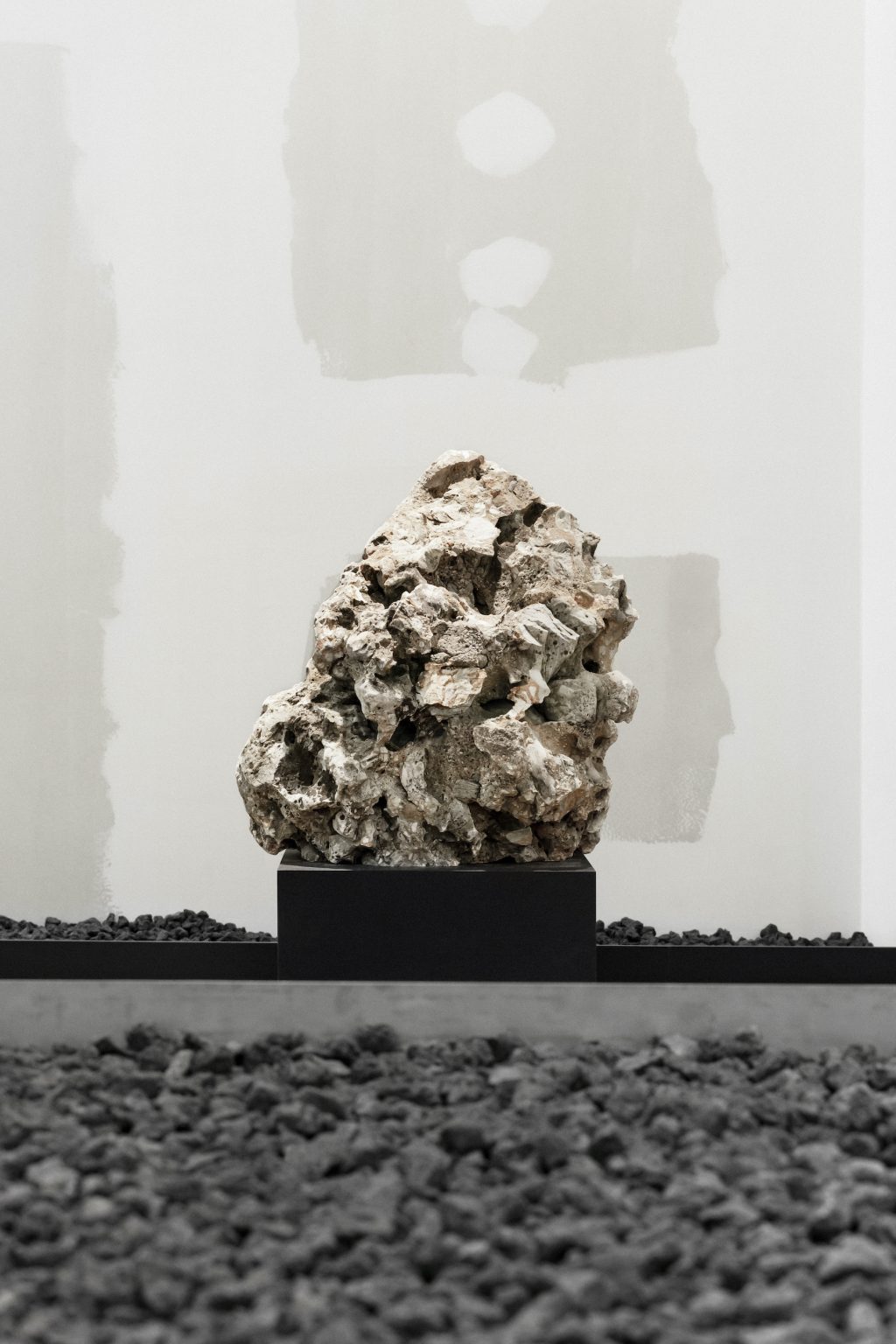 Vaust Studio’s Sleek Concept Store Georgstrasse 14 Has A Futuristic ...