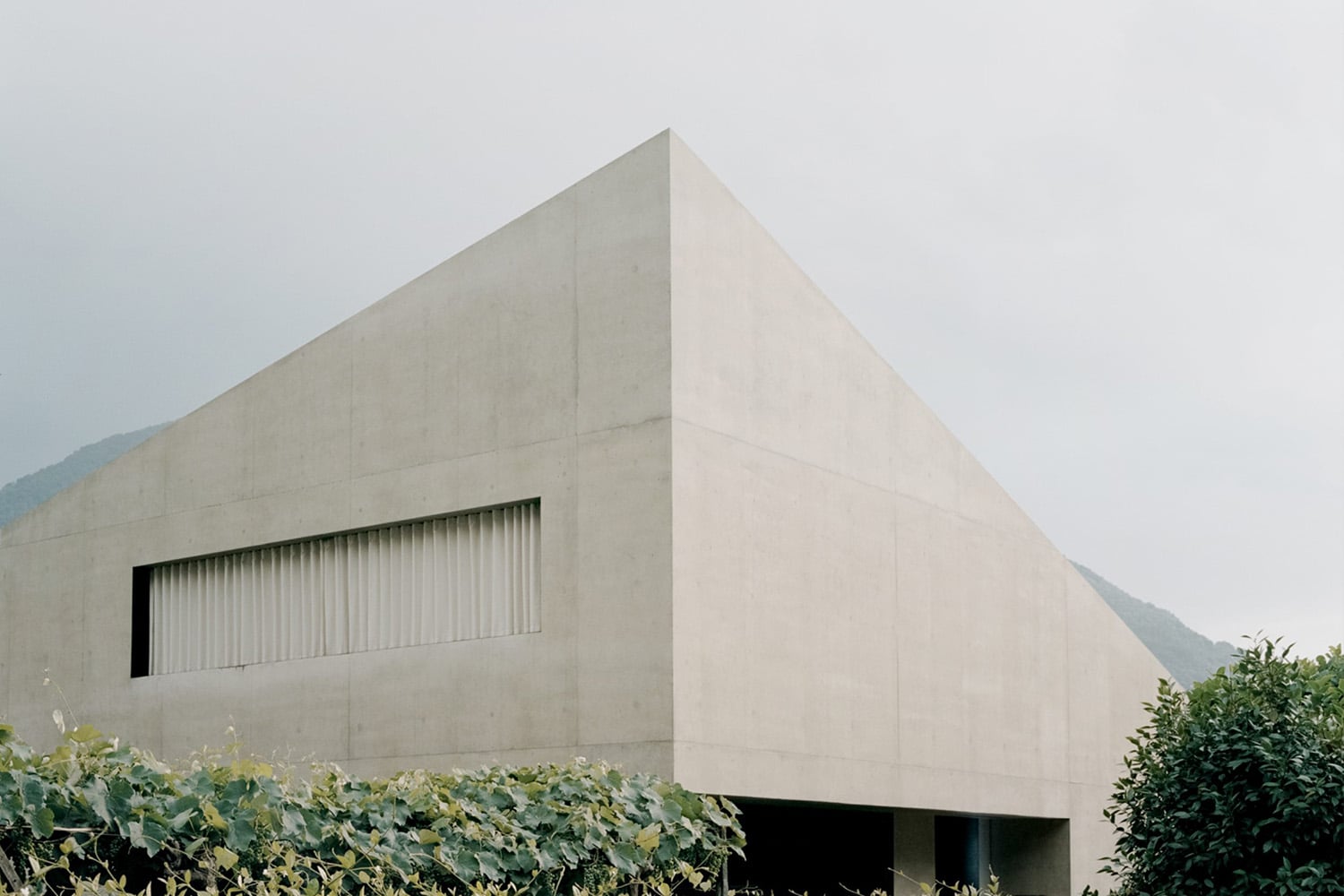 In Switzerland, DF__DC Architects’ Minimal Pyramid House Stands Out ...