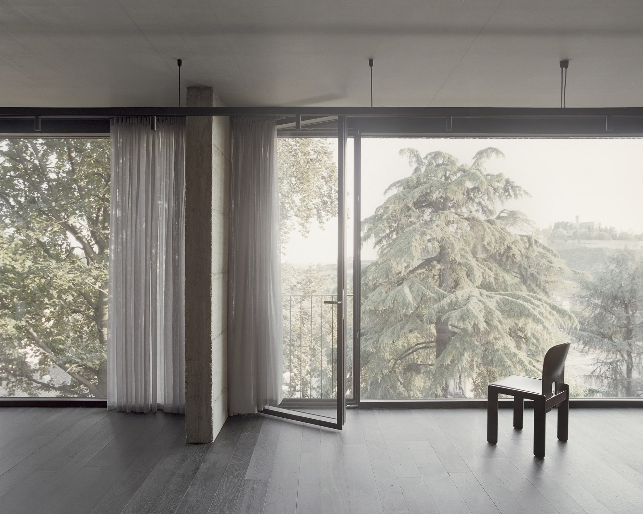 At PR House, Inside And Outside Blend Together In Simple But Dramatic ...