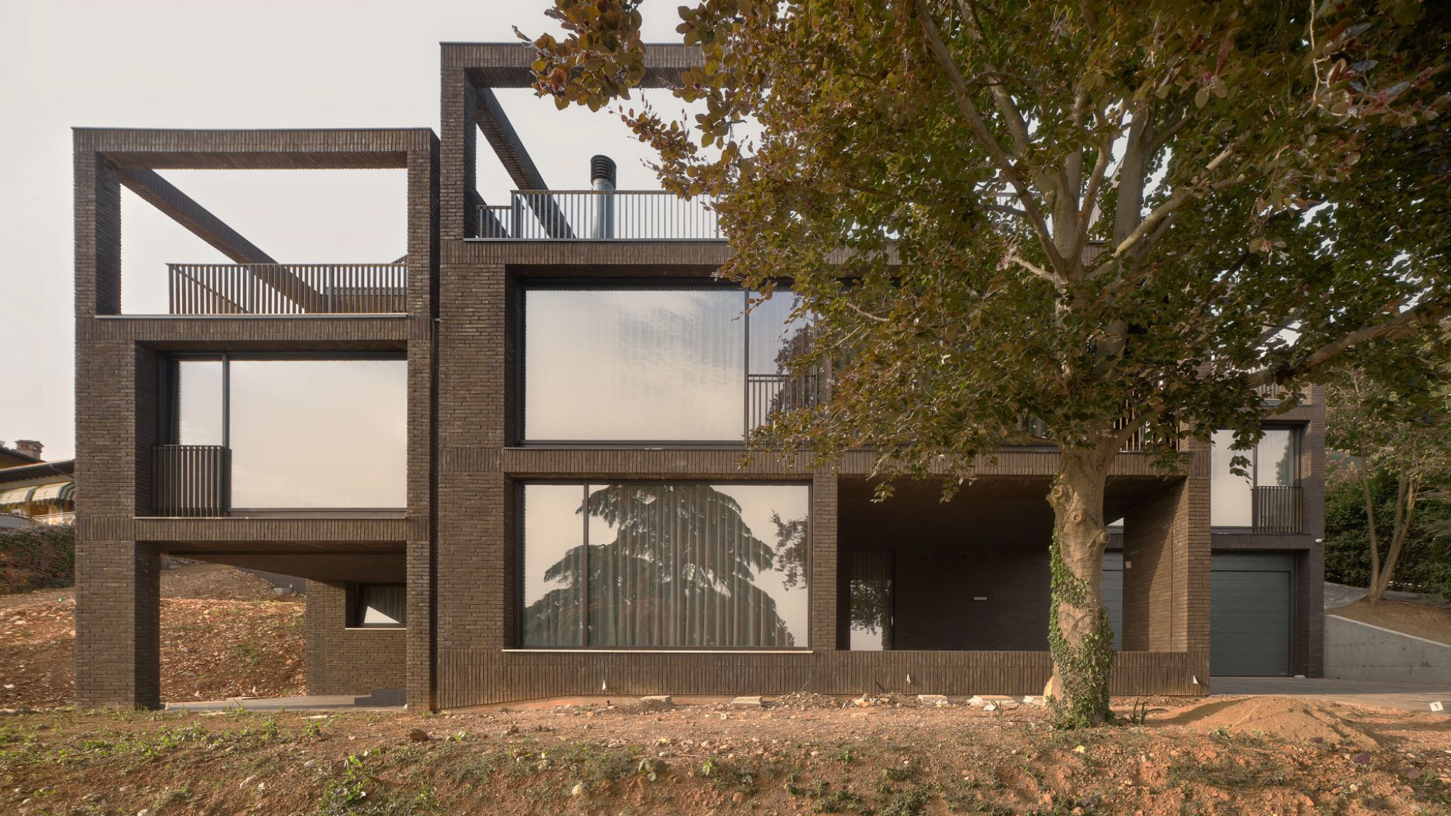 At PR House, Inside And Outside Blend Together In Simple But Dramatic ...