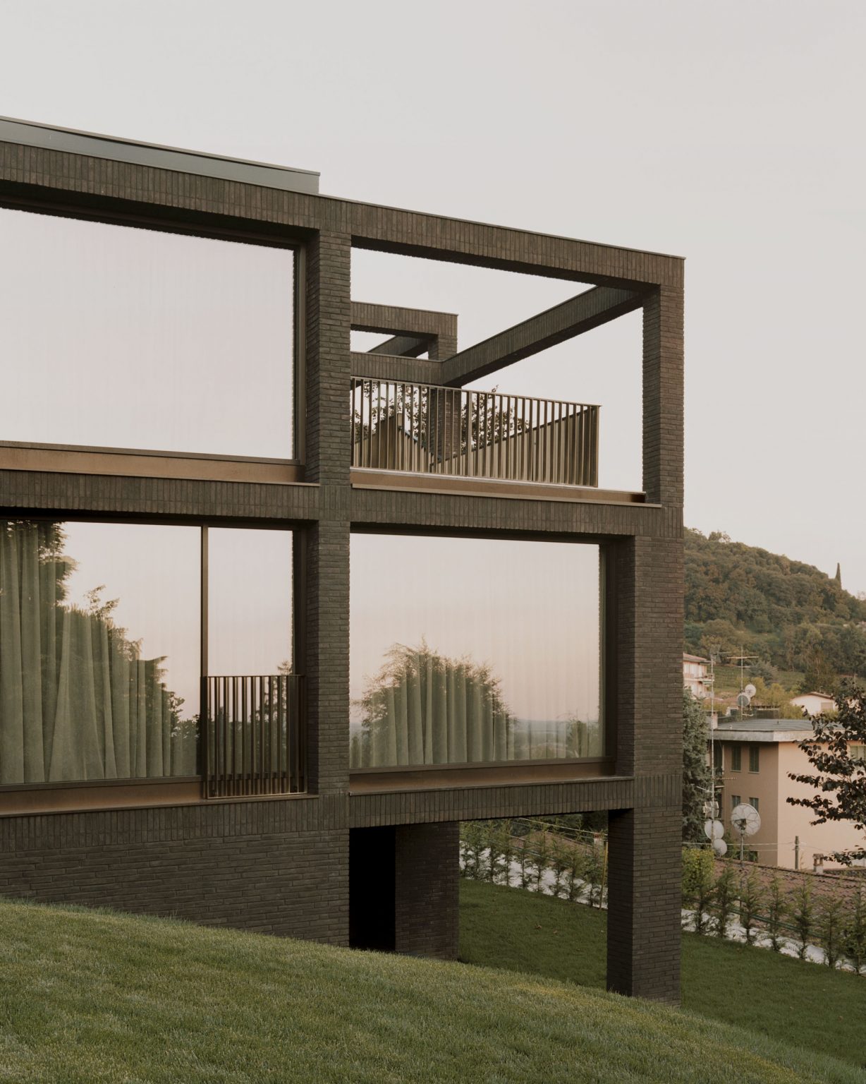 At PR House, Inside And Outside Blend Together In Simple But Dramatic ...