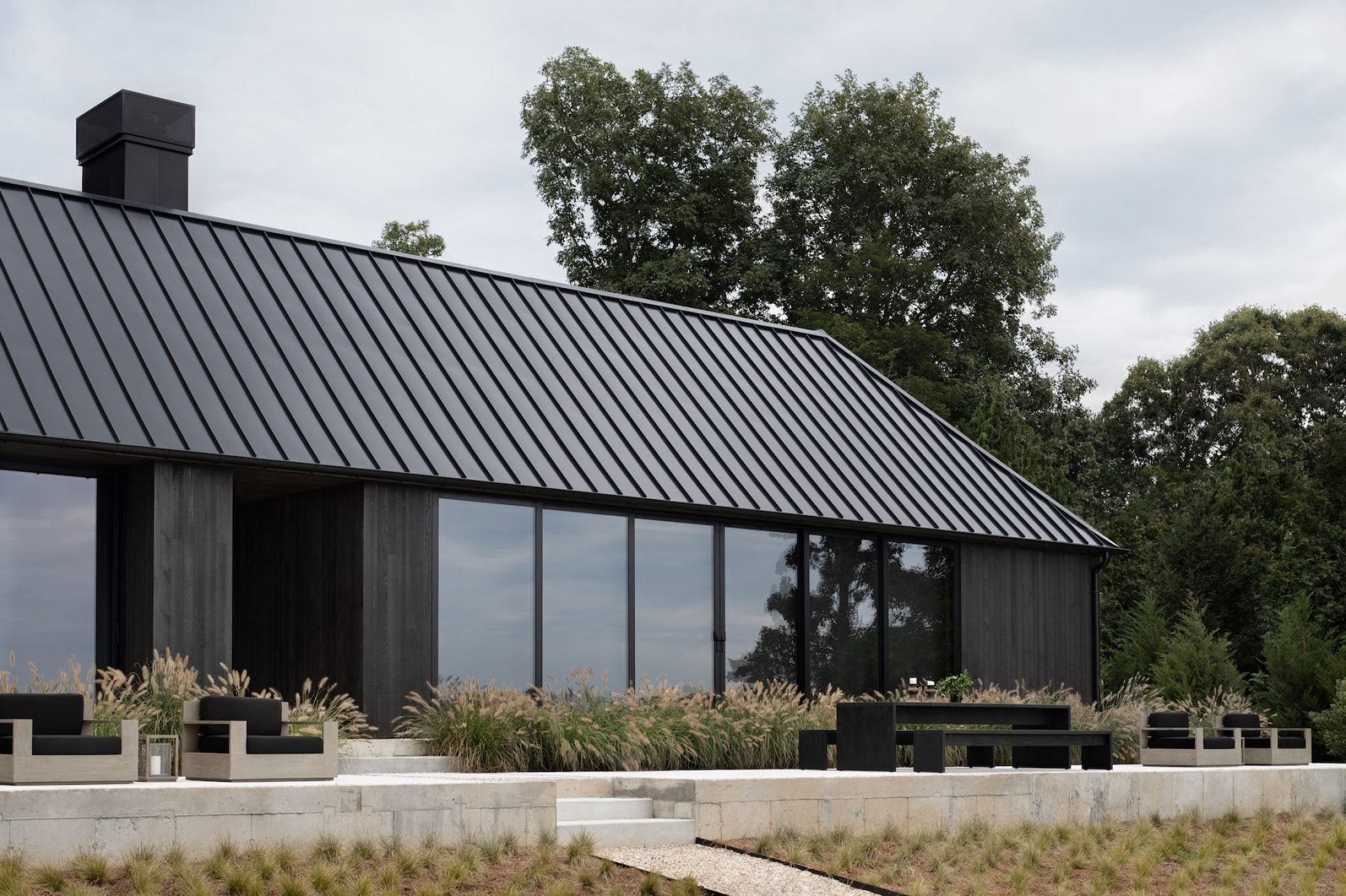 Adam Jordan’s Shagwong Residence Is A Sleek Waterfront Retreat In The ...