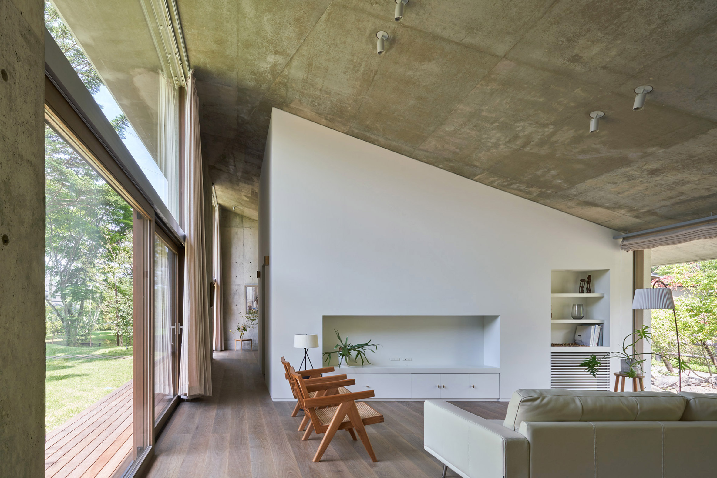 Nearby The Mountains, Japanese Firm READ & Architects Design A Modern ...