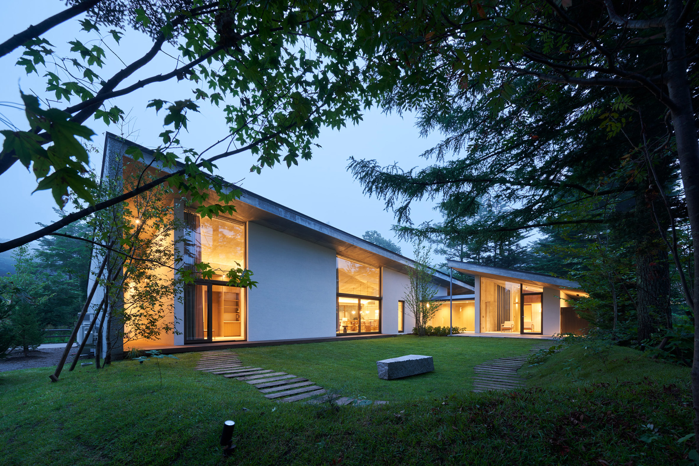 Nearby The Mountains, Japanese Firm READ & Architects Design A Modern ...