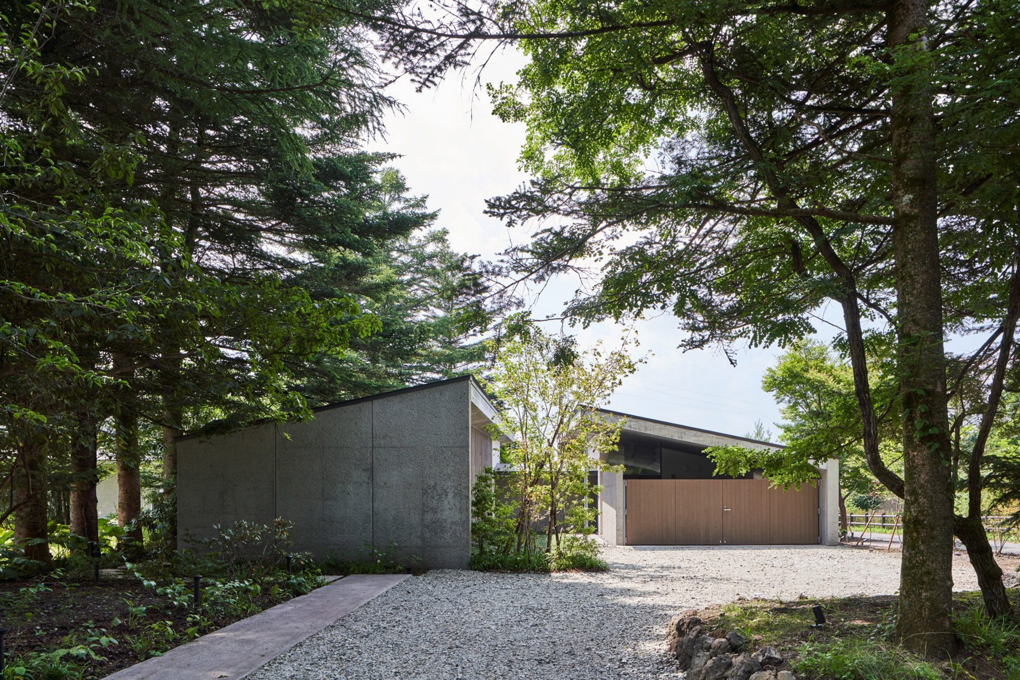 Nearby The Mountains, Japanese Firm READ & Architects Design A Modern ...