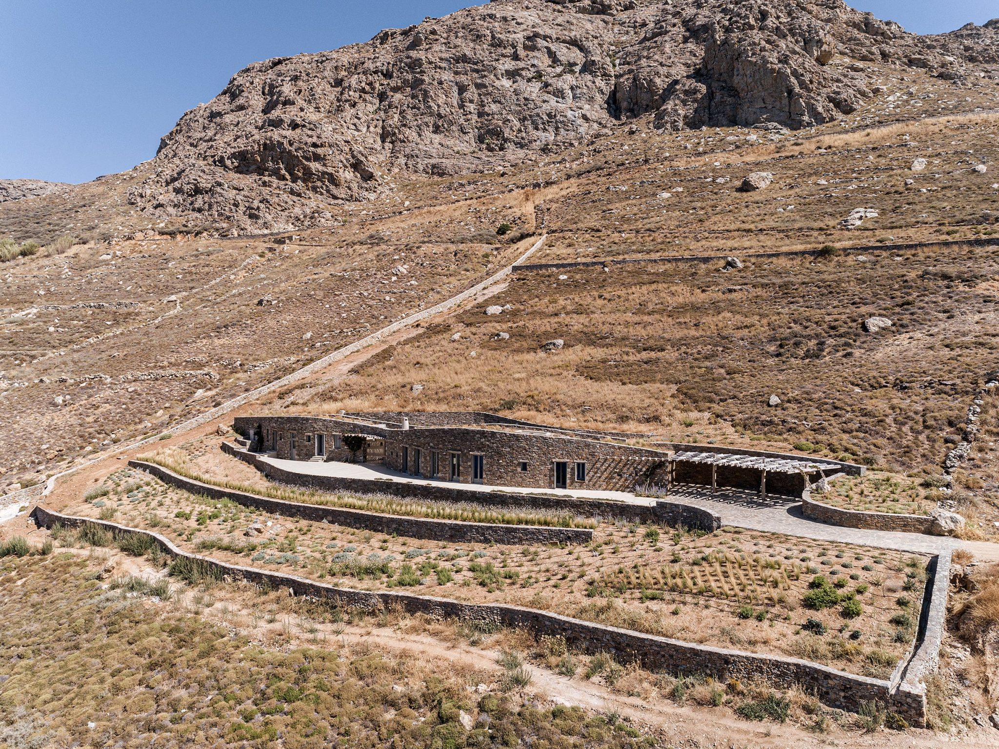 Sinas Architects Reimagine Traditional Cycladic Rural Homes With ...
