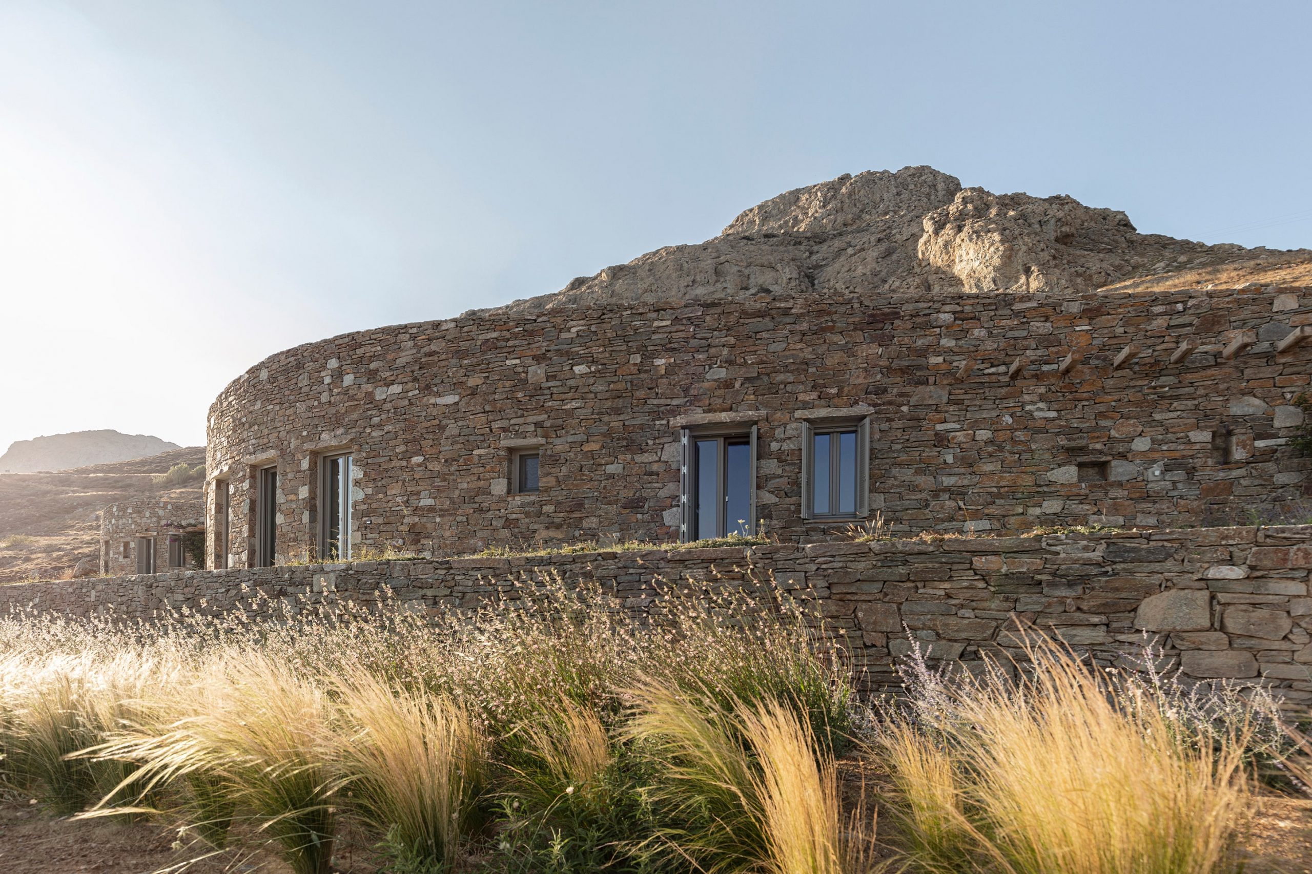 Sinas Architects Reimagine Traditional Cycladic Rural Homes With ...