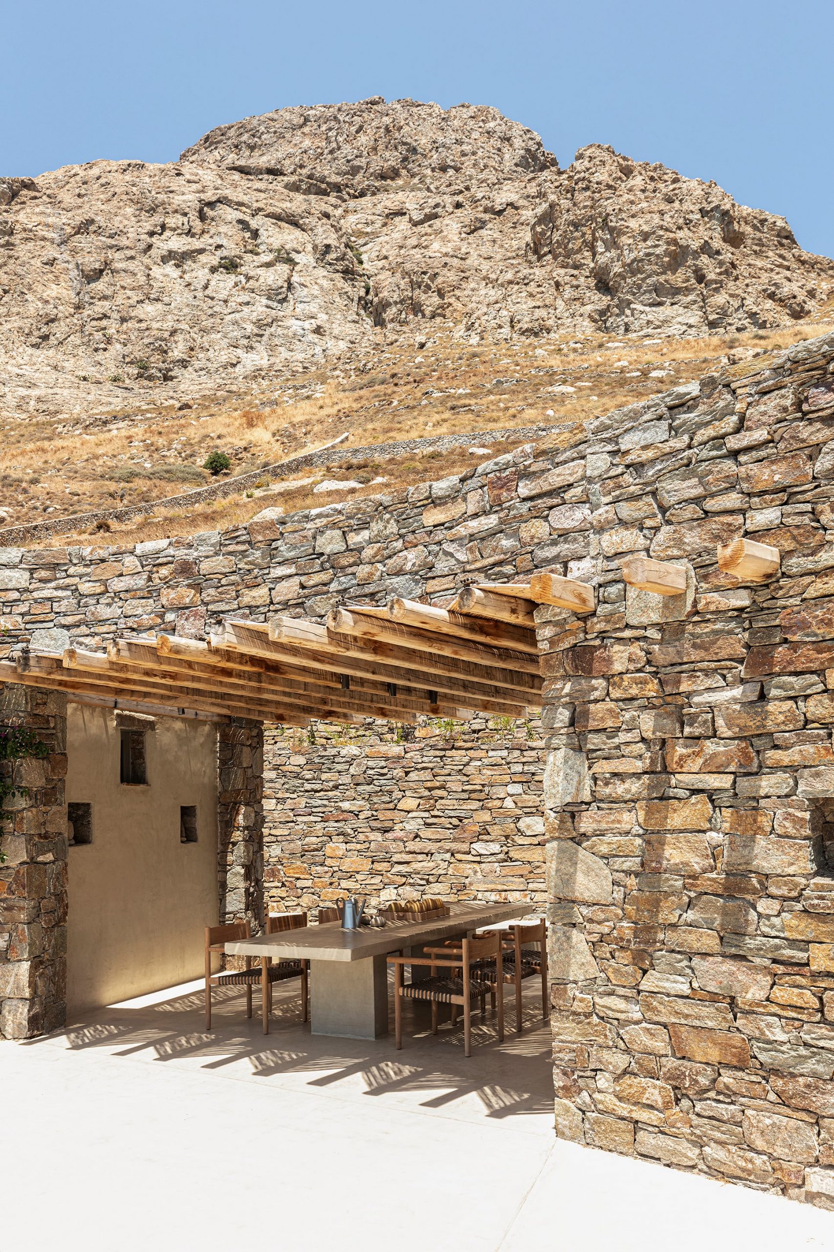 Sinas Architects Reimagine Traditional Cycladic Rural Homes With ...