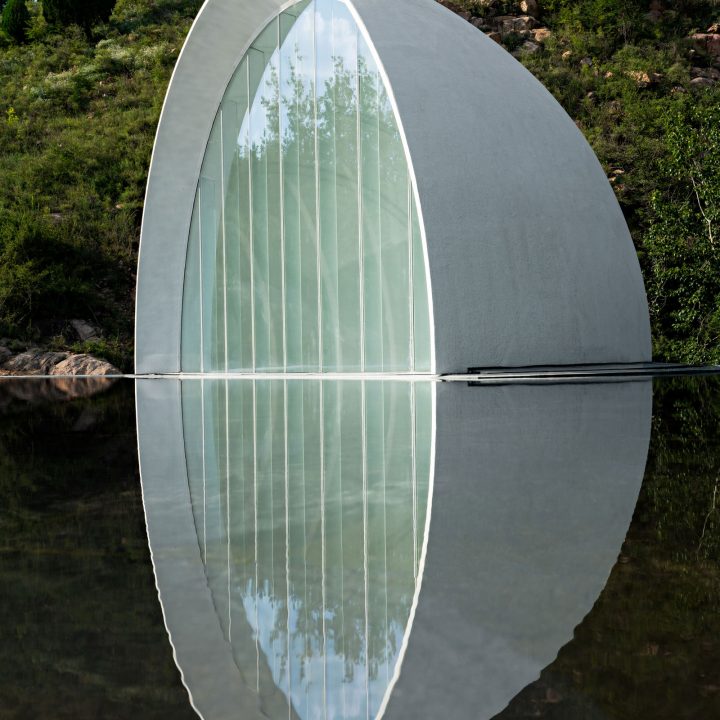 A Brilliant Half Moon Forever In Illumination: Syn Architects ...