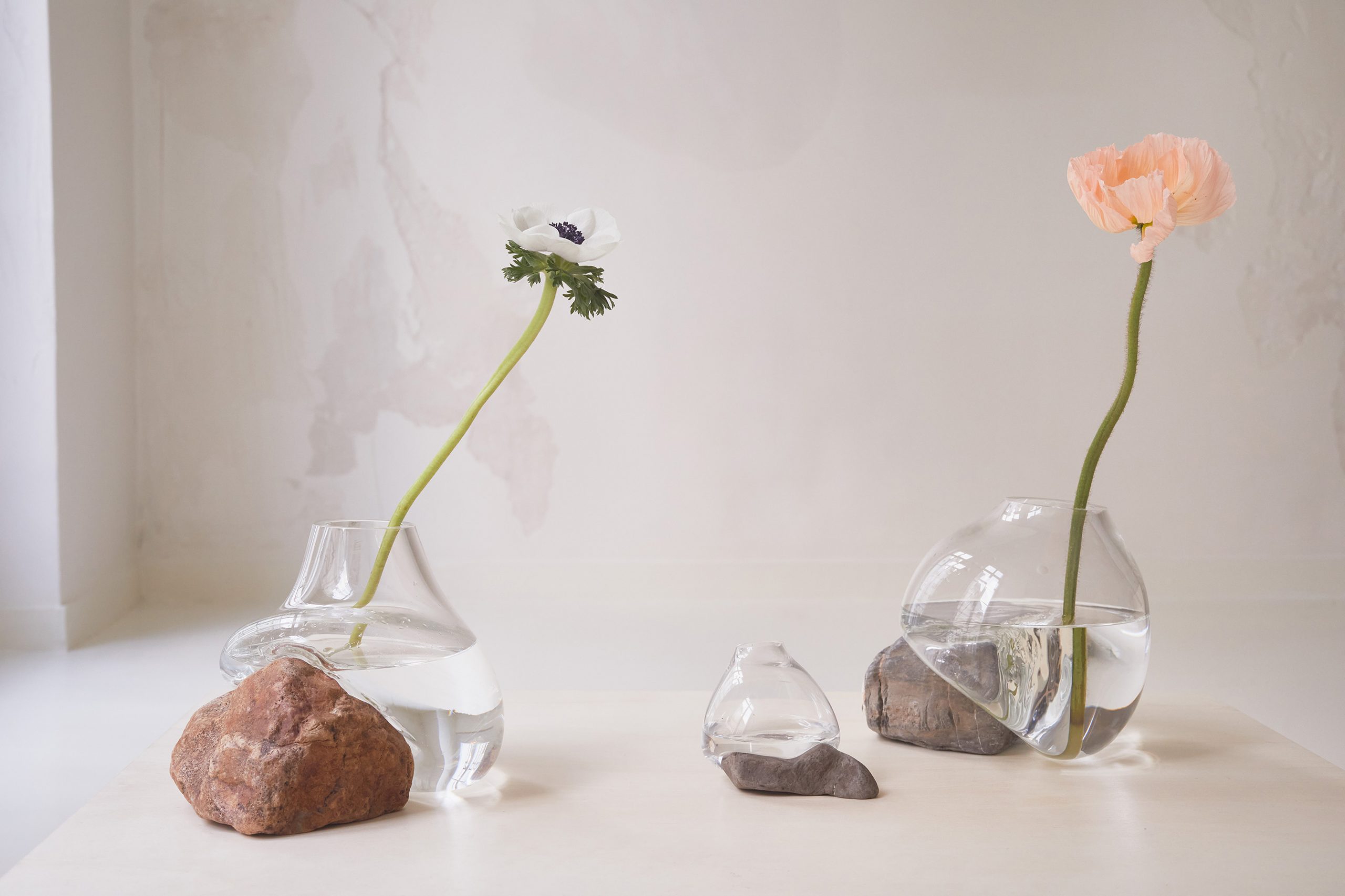 Shaped Around Rocks, Lætitia Jacquetton’s Stunning Glass Vases - IGNANT