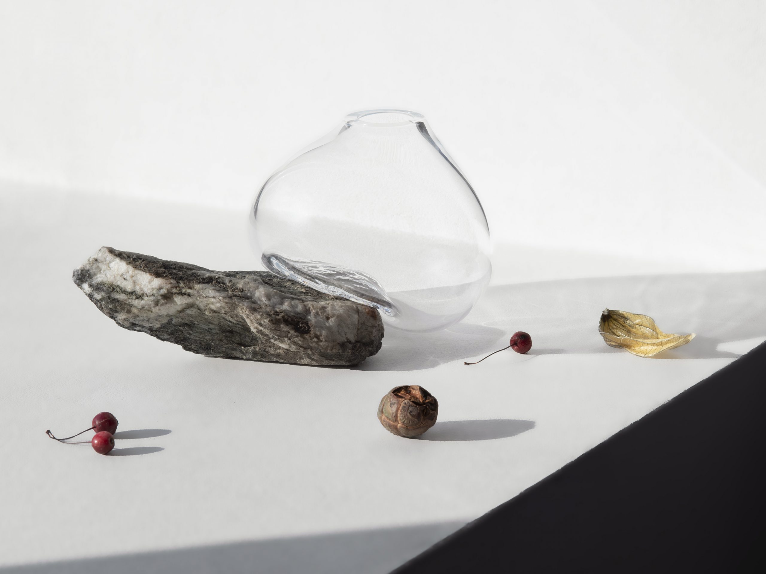 Shaped Around Rocks, Lætitia Jacquetton’s Stunning Glass Vases - IGNANT