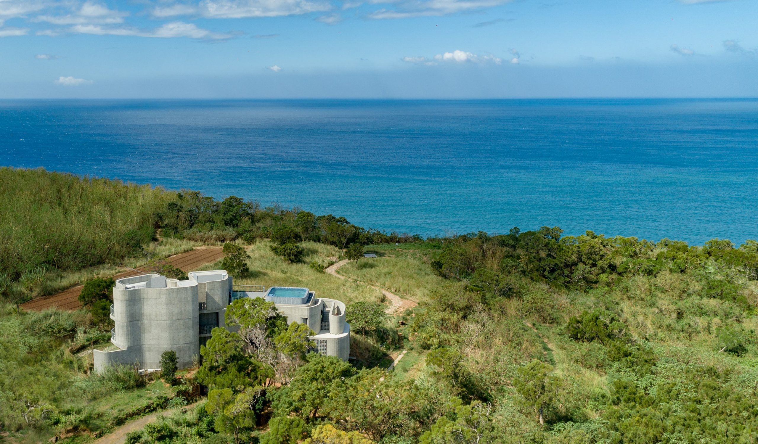 In Taiwan, The Wandering Walls By XRANGE Architects Curves Out Towards ...