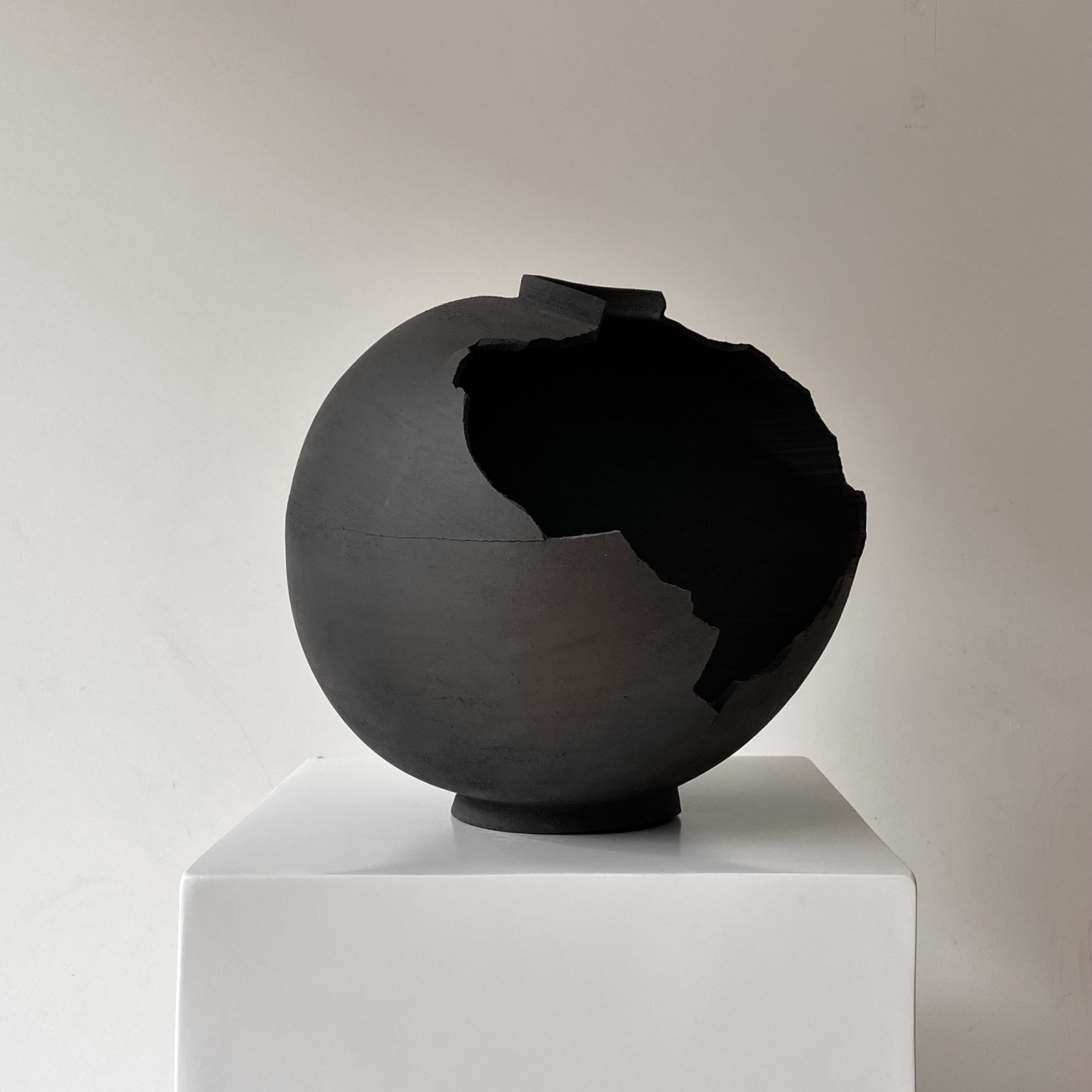 A Tale Of Perfect Imperfection: Ceramicist Laura Pasquino On Her Raw ...