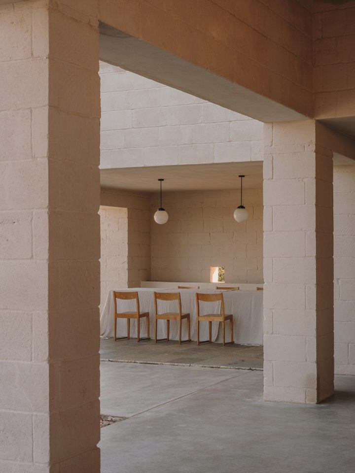 Peace And Serenity Prevail At Studio Andrew Trotter’s Casa Maiora - IGNANT