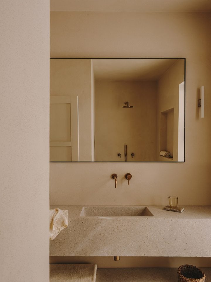 Peace And Serenity Prevail At Studio Andrew Trotter’s Casa Maiora - IGNANT