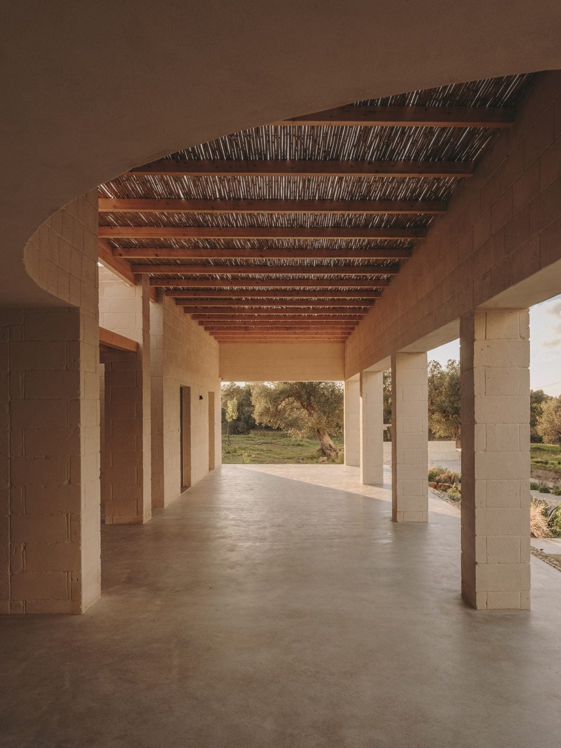 Peace And Serenity Prevail At Studio Andrew Trotter’s Casa Maiora - IGNANT