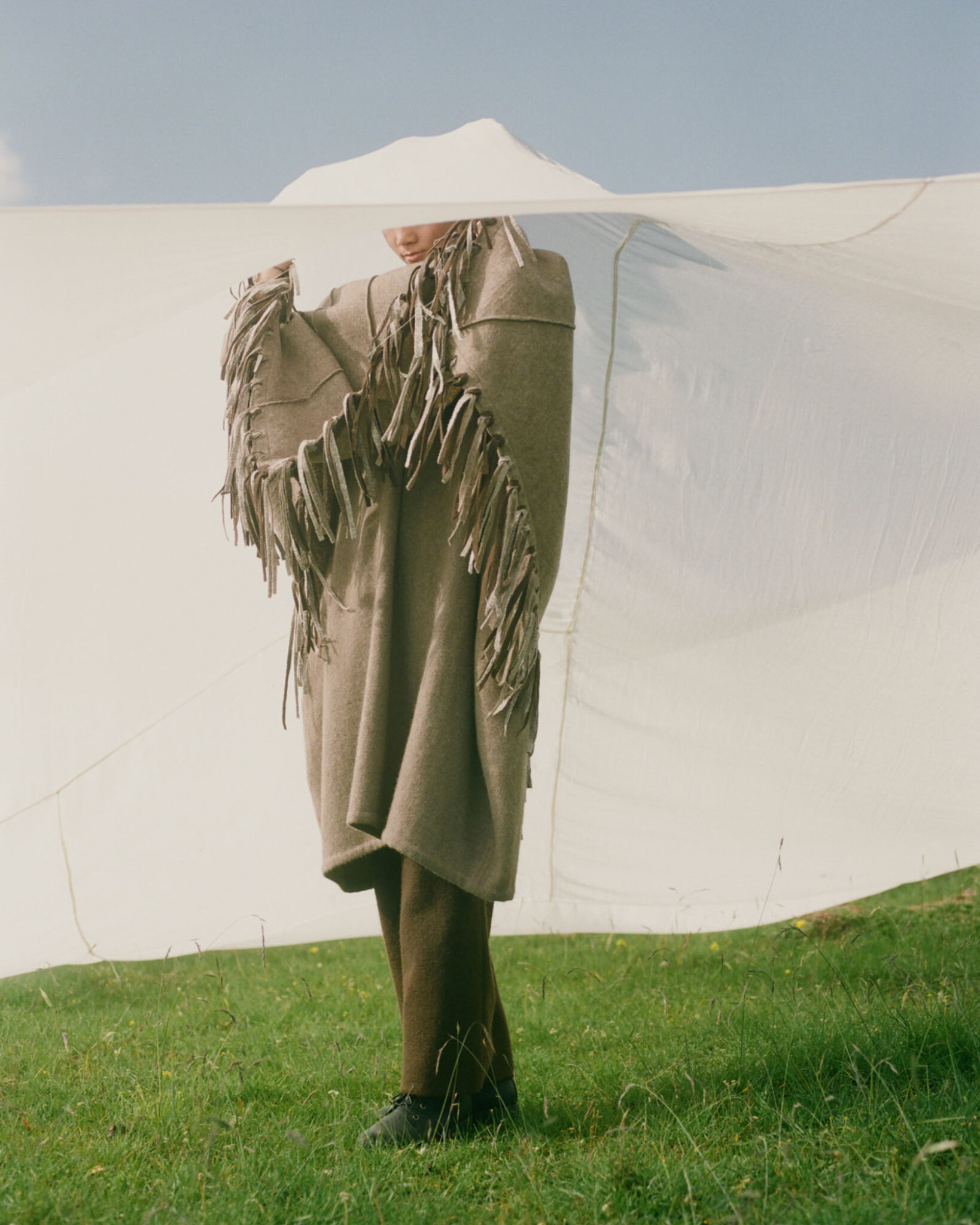 Dyal Thak—A Poetic Photo Series By Kin Coedel About A Human Connection ...